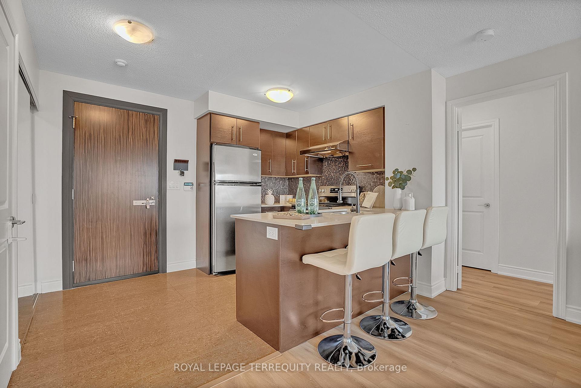 210 - 273 South Park Road, Markham, ON L3T 0B5