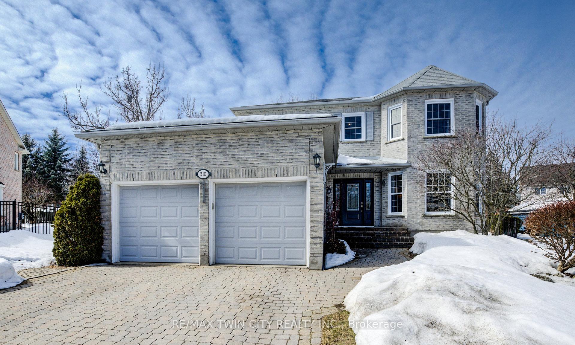 210 Greengable Court, Kitchener, ON N2N 3A9