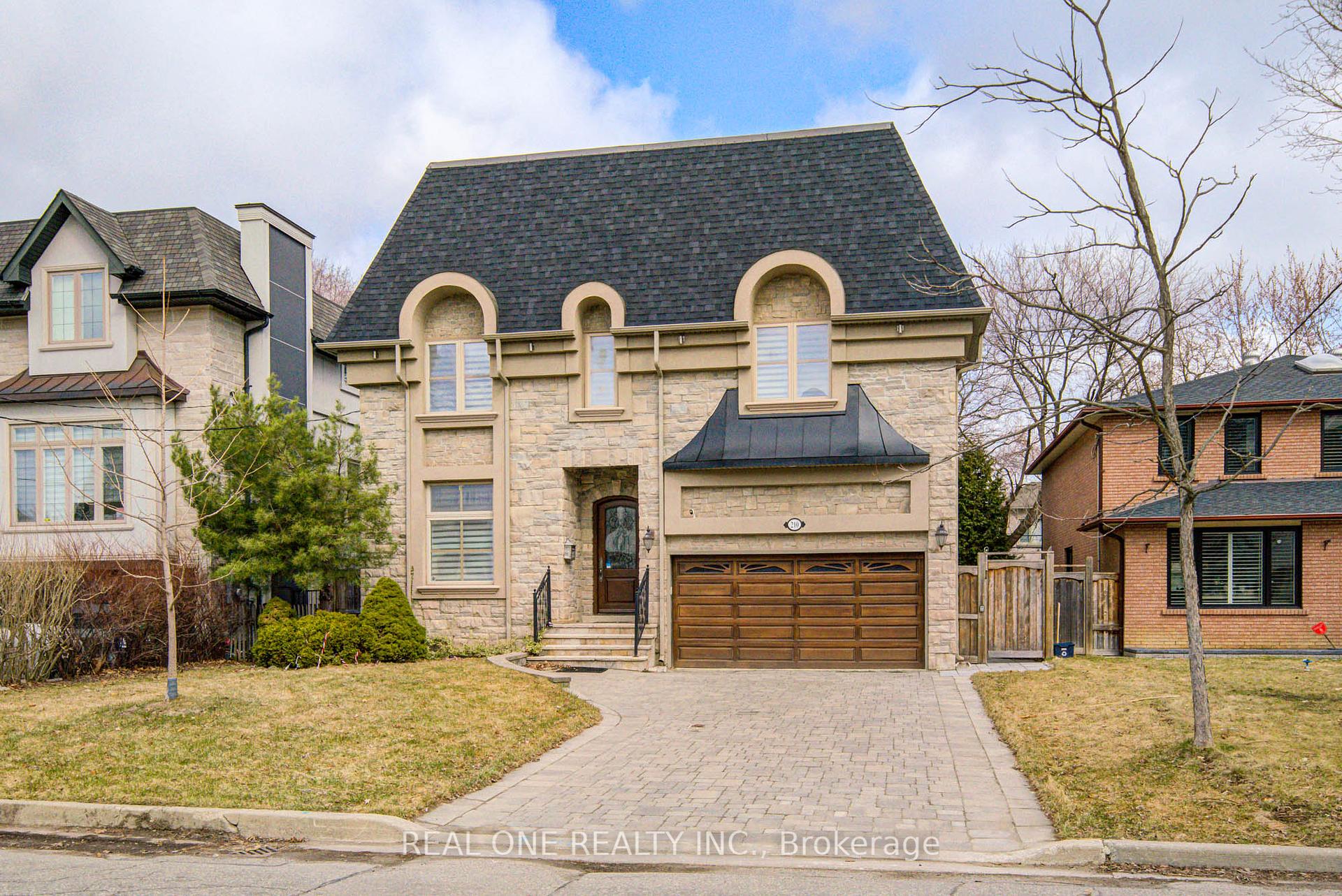 210 Maplehurst Avenue, Toronto, ON M2N 3C2