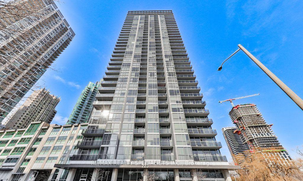 2102 - 223 Webb Drive, Mississauga, ON L5B 0E8