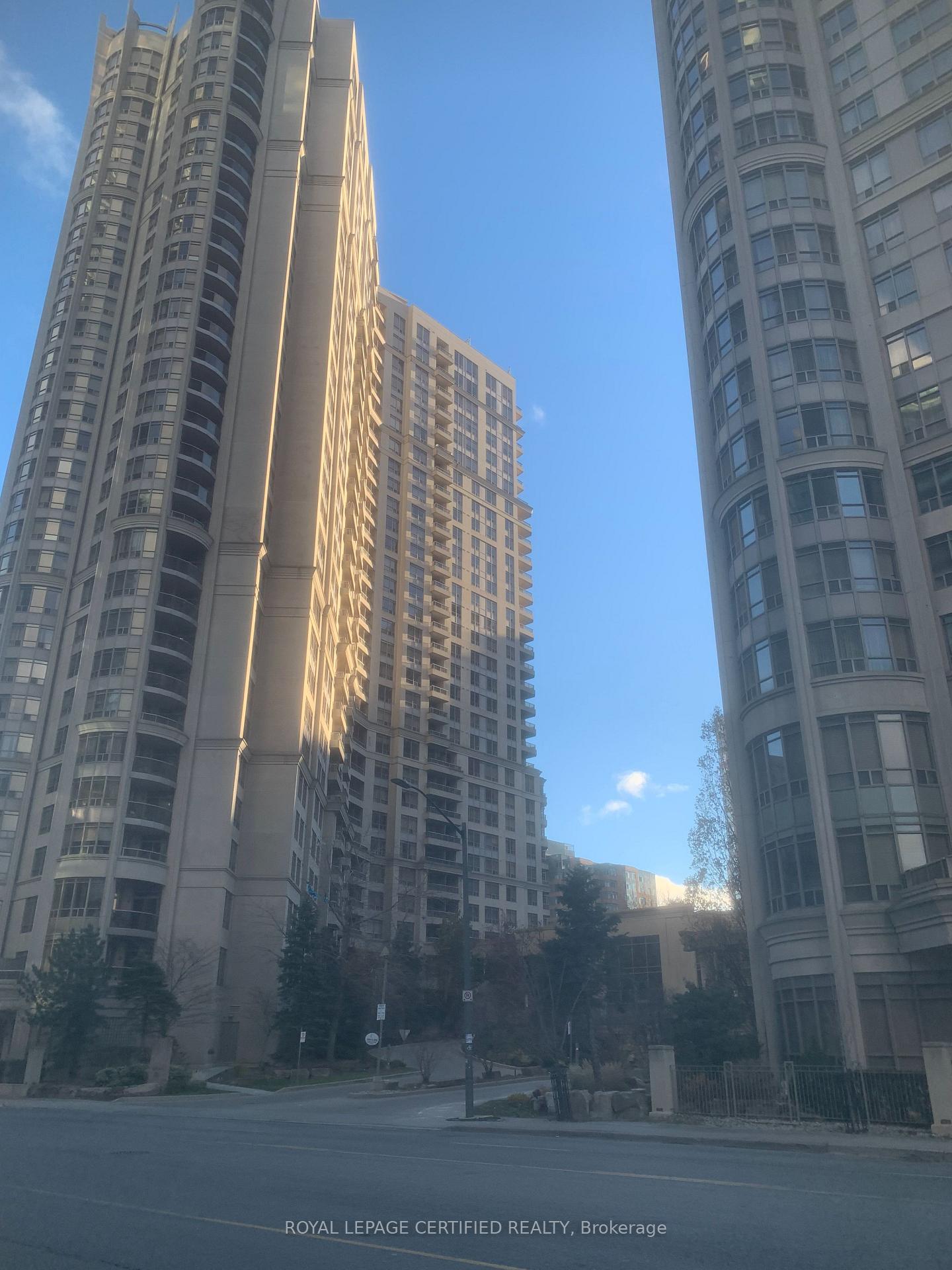 2104 - 3880 Duke Of York Boulevard, Mississauga, ON L5B 4M7