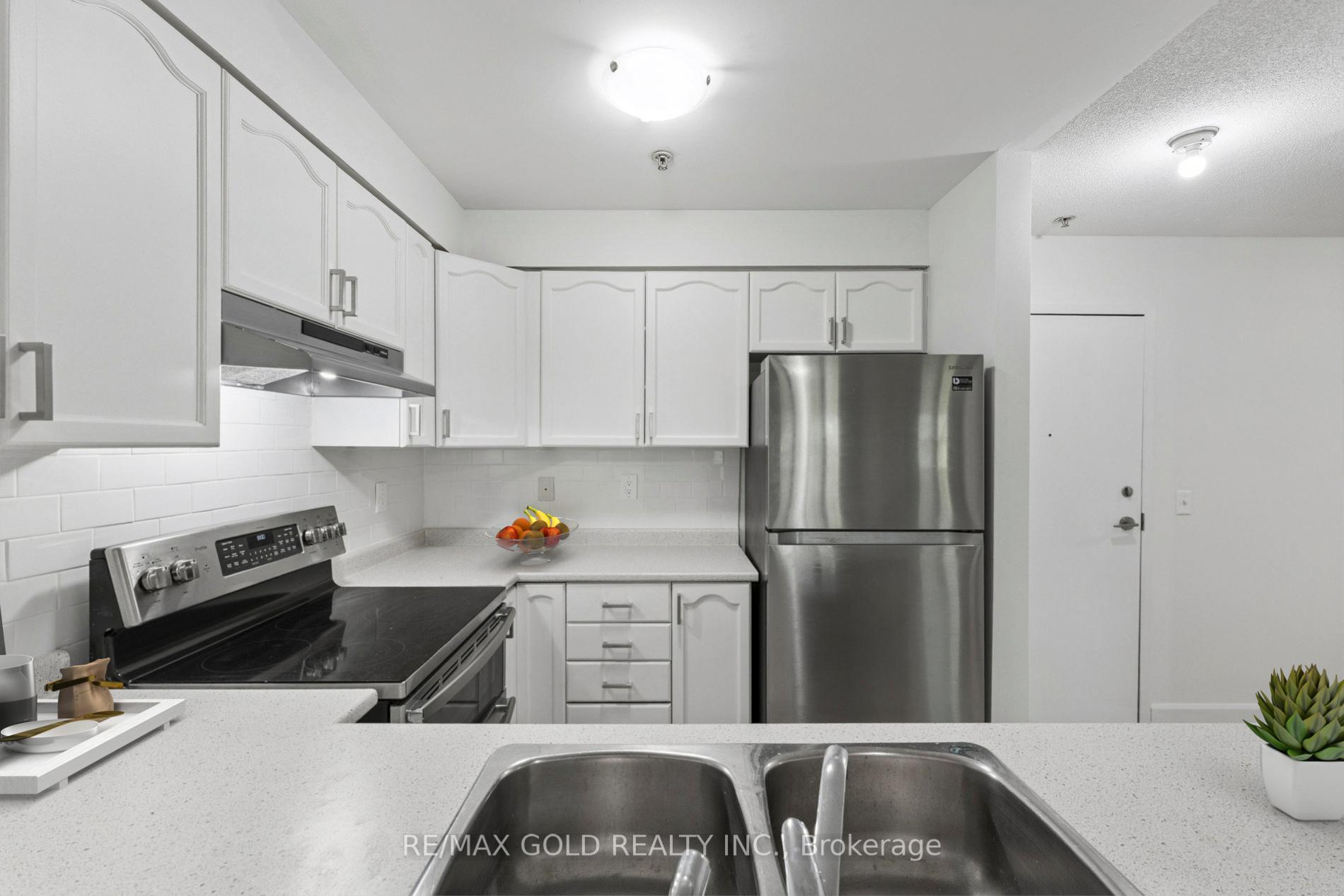 2104 - 6 Dayspring Circle, Brampton, ON L6P 2Z6