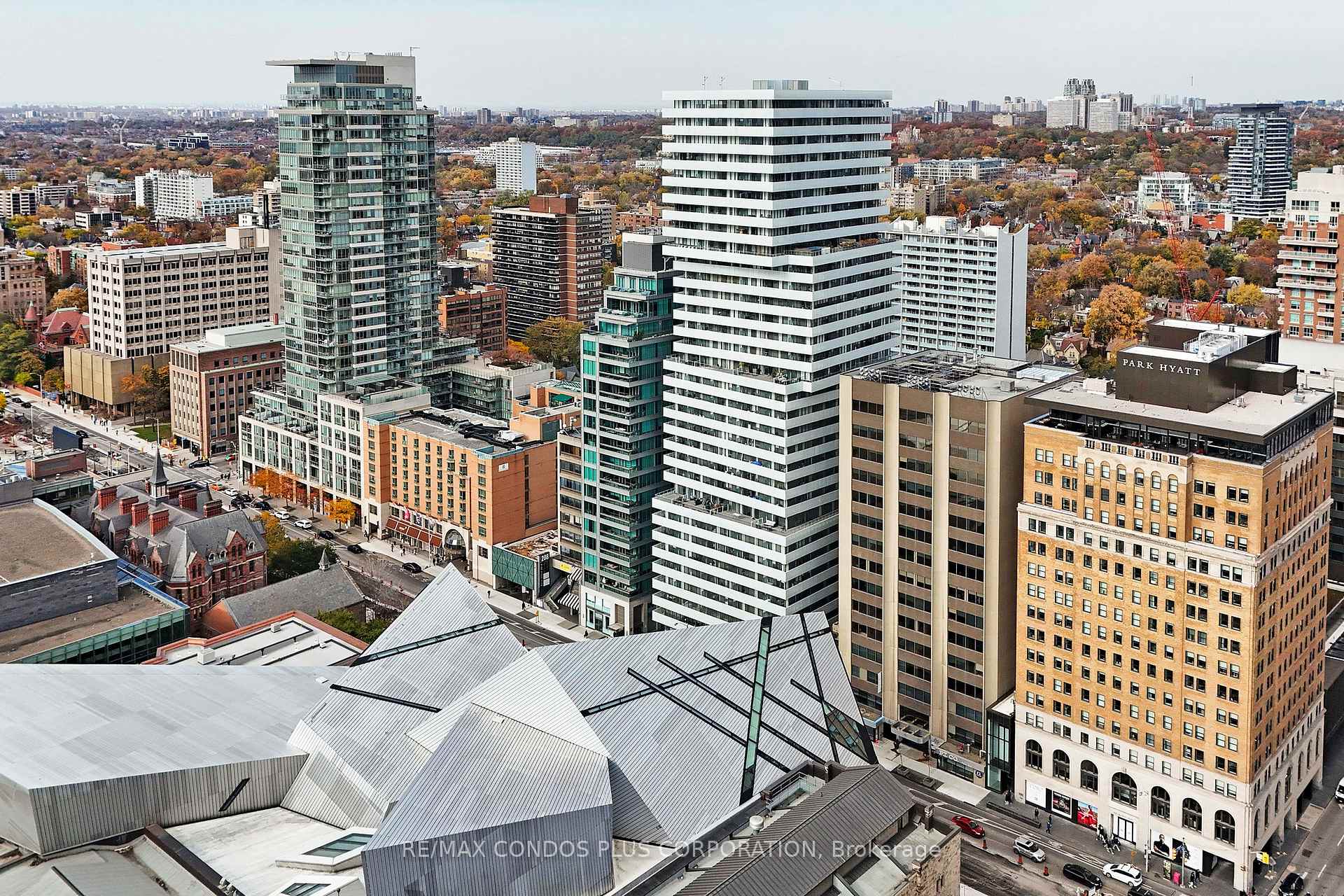 2105 - 200 Bloor Street W, Toronto, ON M5S 0B1