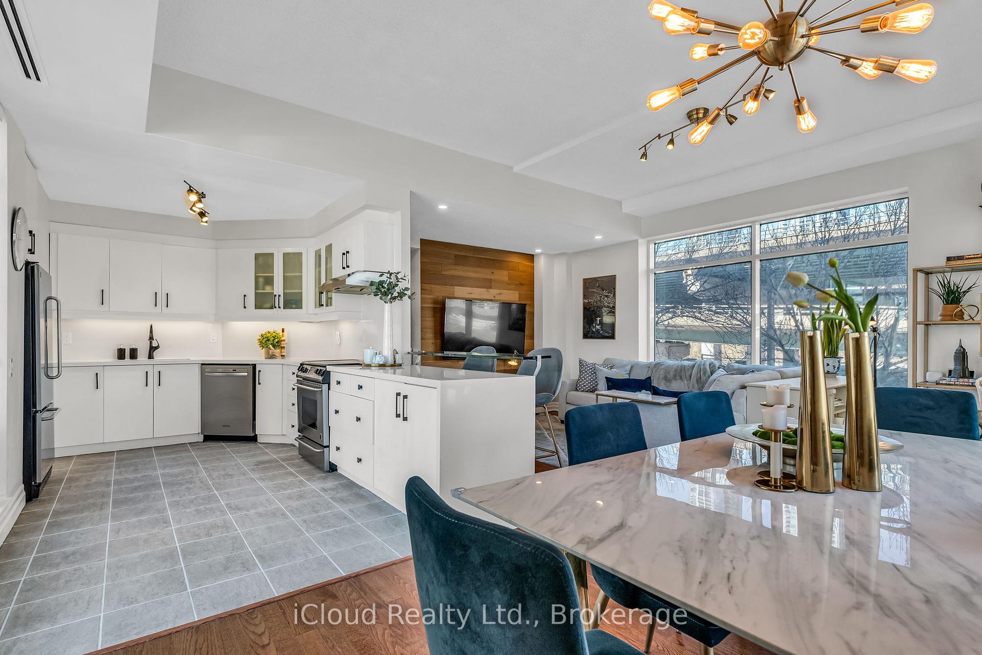 210E - 500 Queens Quay W, Toronto, ON M5V 3K8