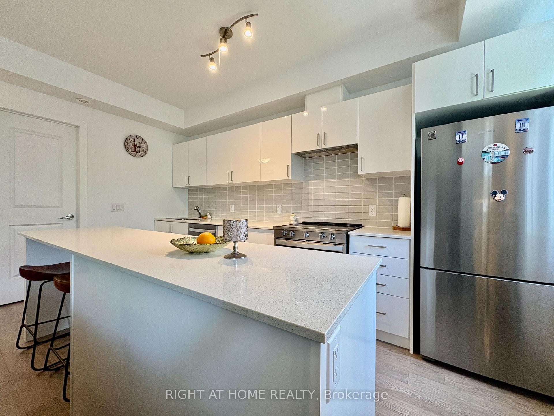 211 - 1085 Douglas McCurdy Common, Mississauga, ON L5G 0C6