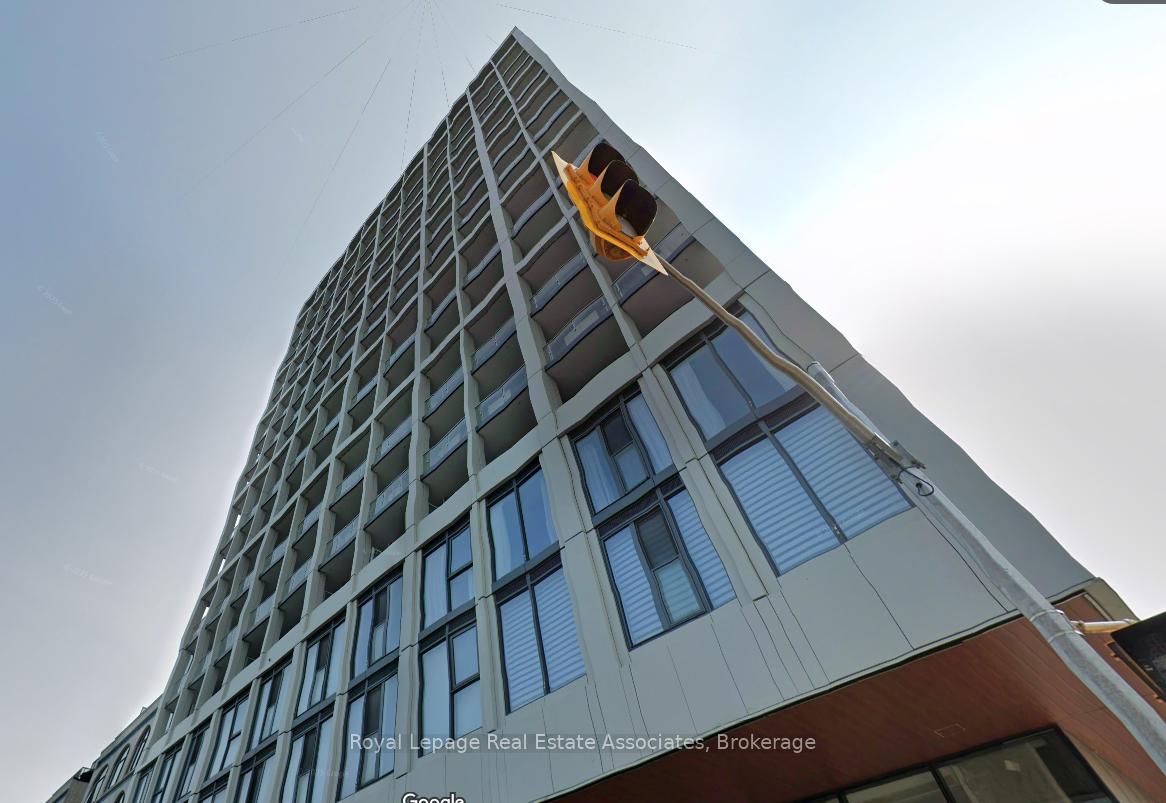 211 - 2020 Bathurst Street, Toronto, ON M6C 2B9