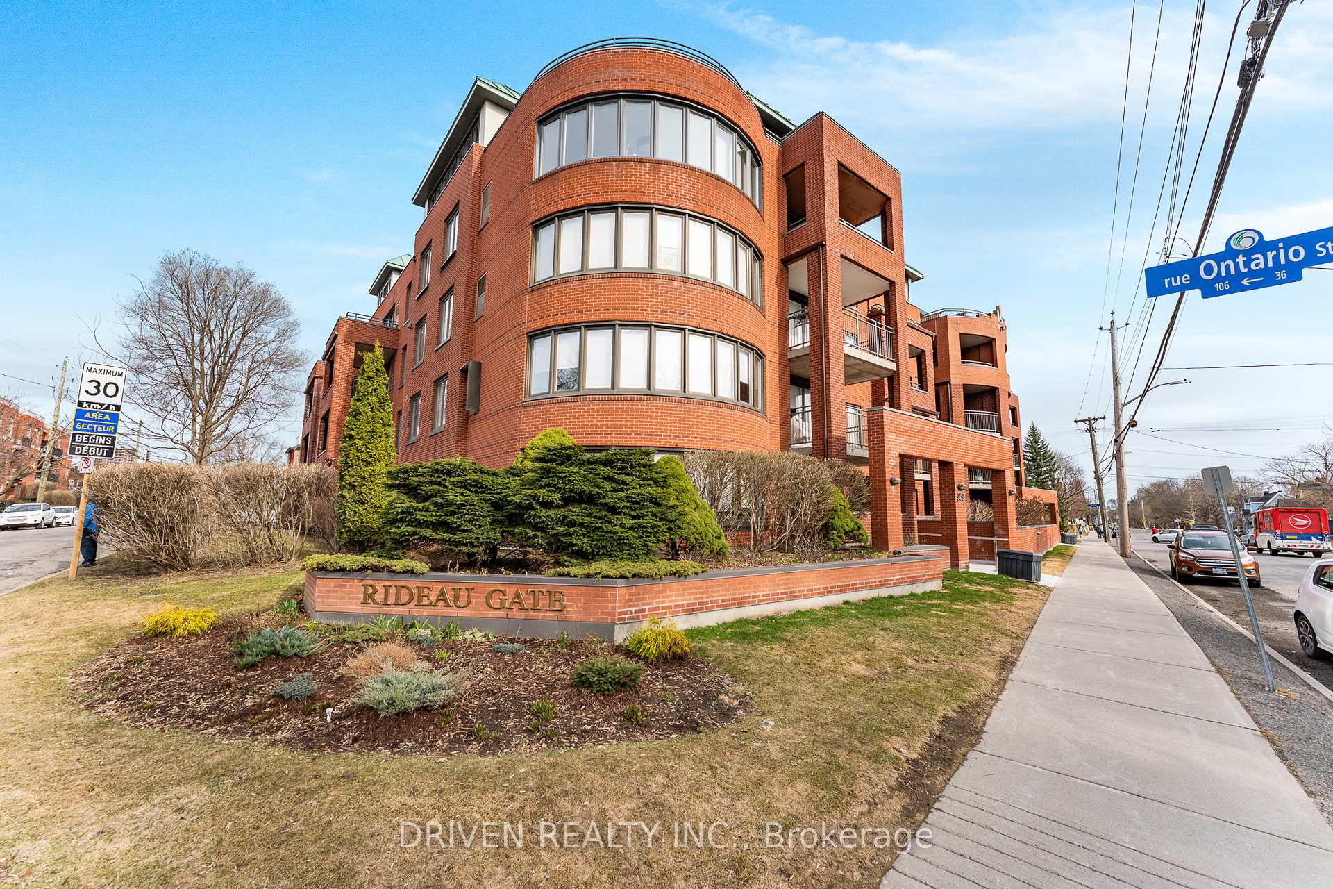 211 - 959 North River Road, Overbrook - Castleheights and Area, ON K1K 3V3