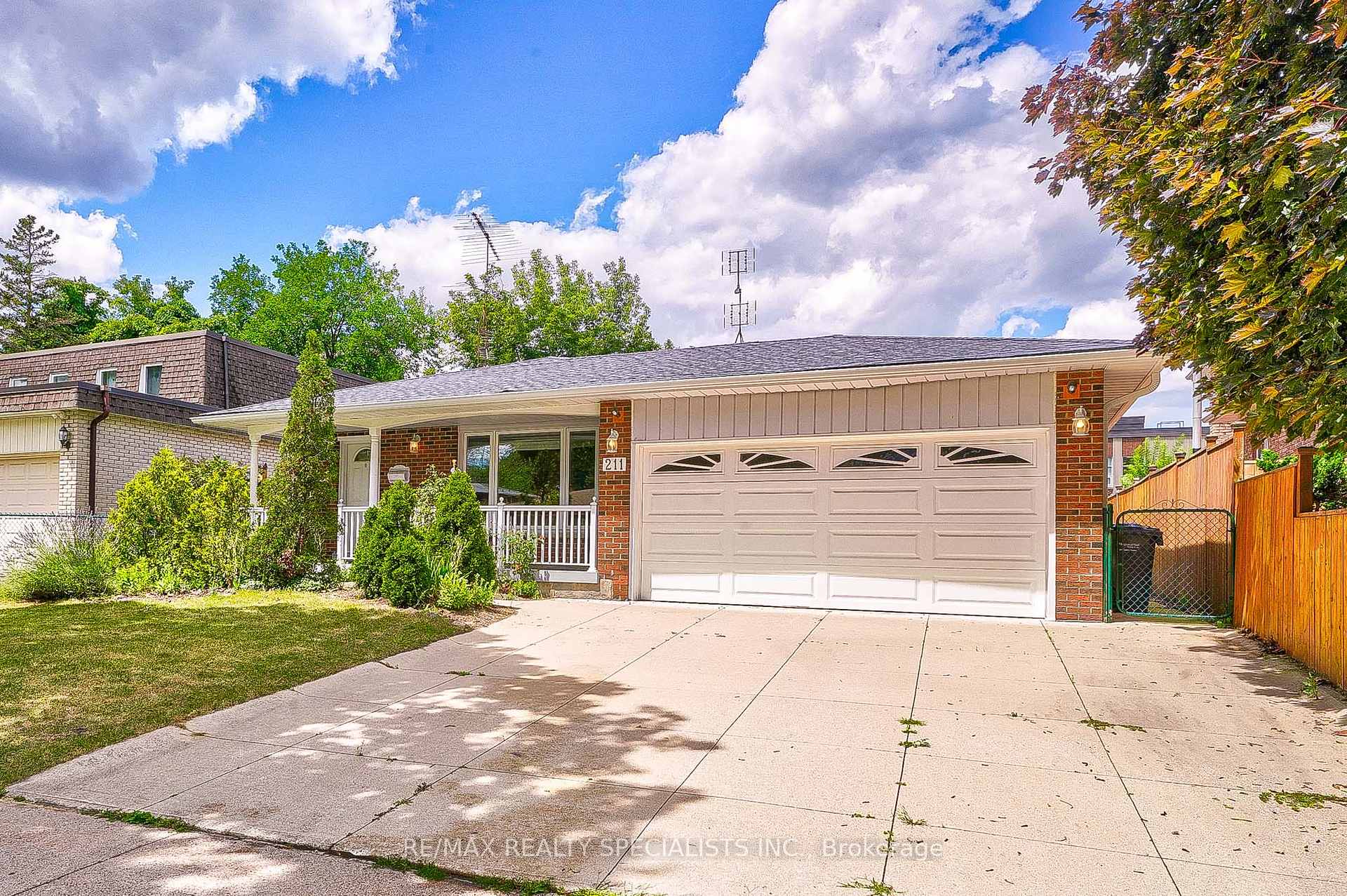 211 Cherry Post Drive, Mississauga, ON L5A 1J1