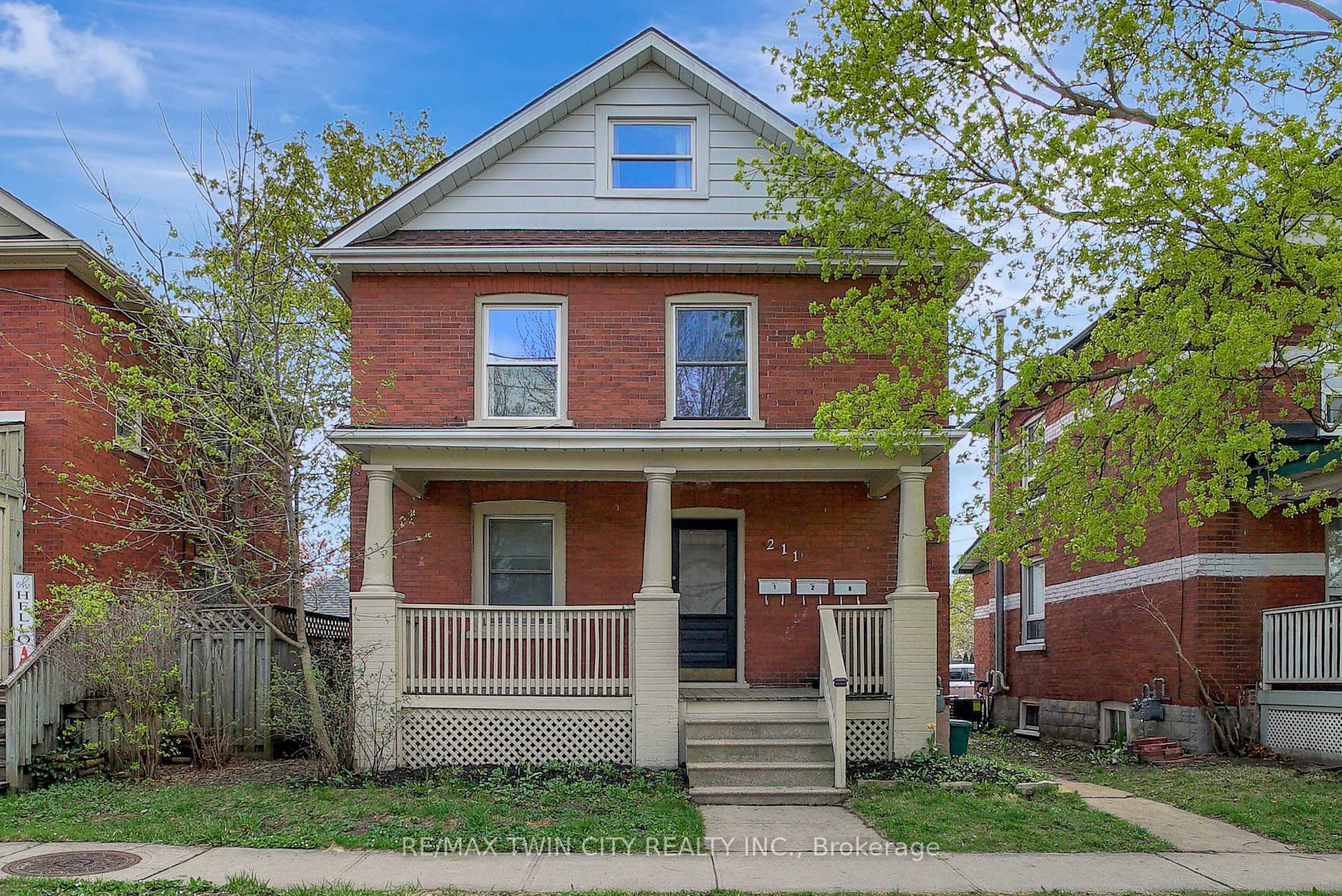 211 Dolph Street N, Cambridge, ON N3H 2A6