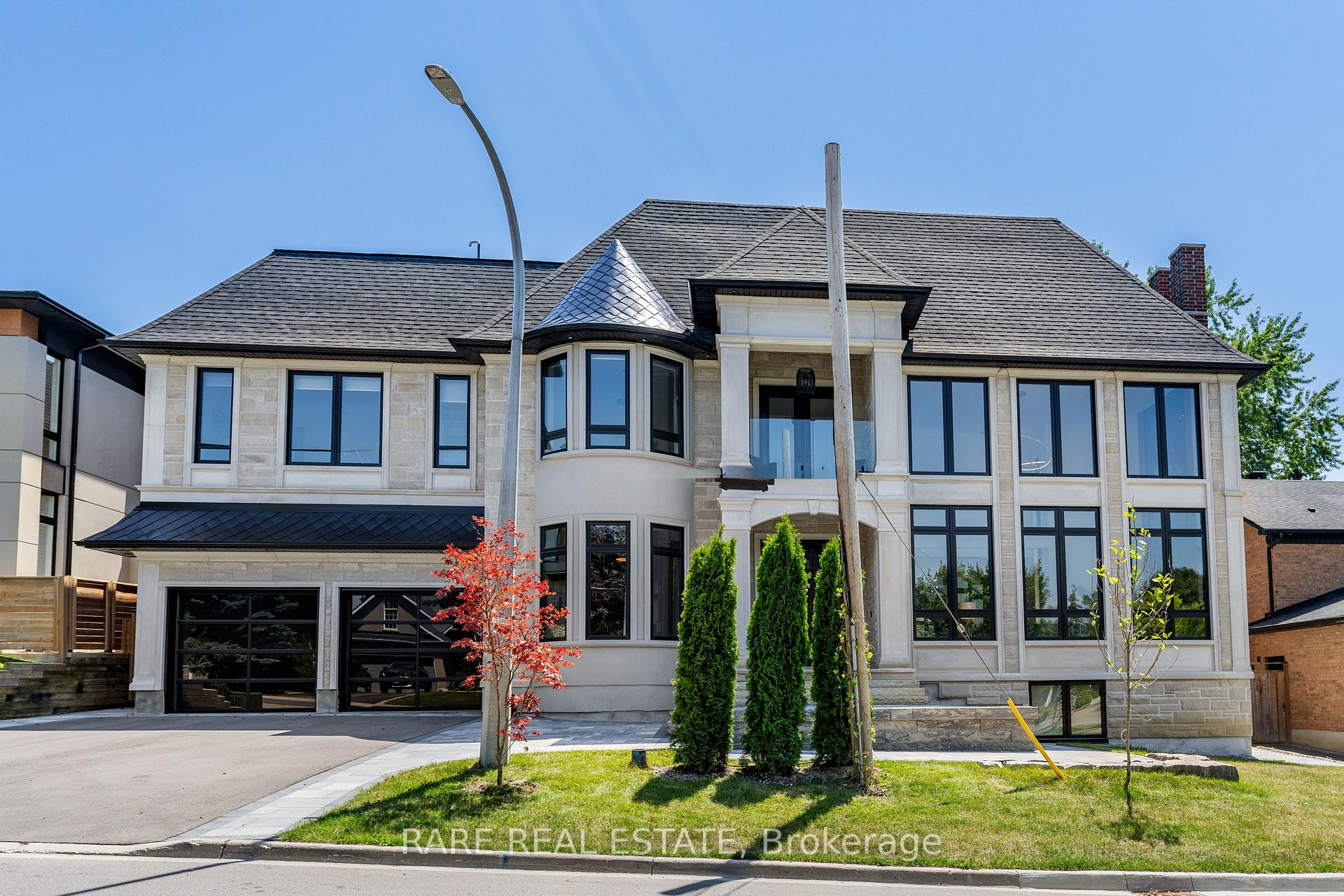 211 Kennedy Street W, Aurora, ON L4G 2L9