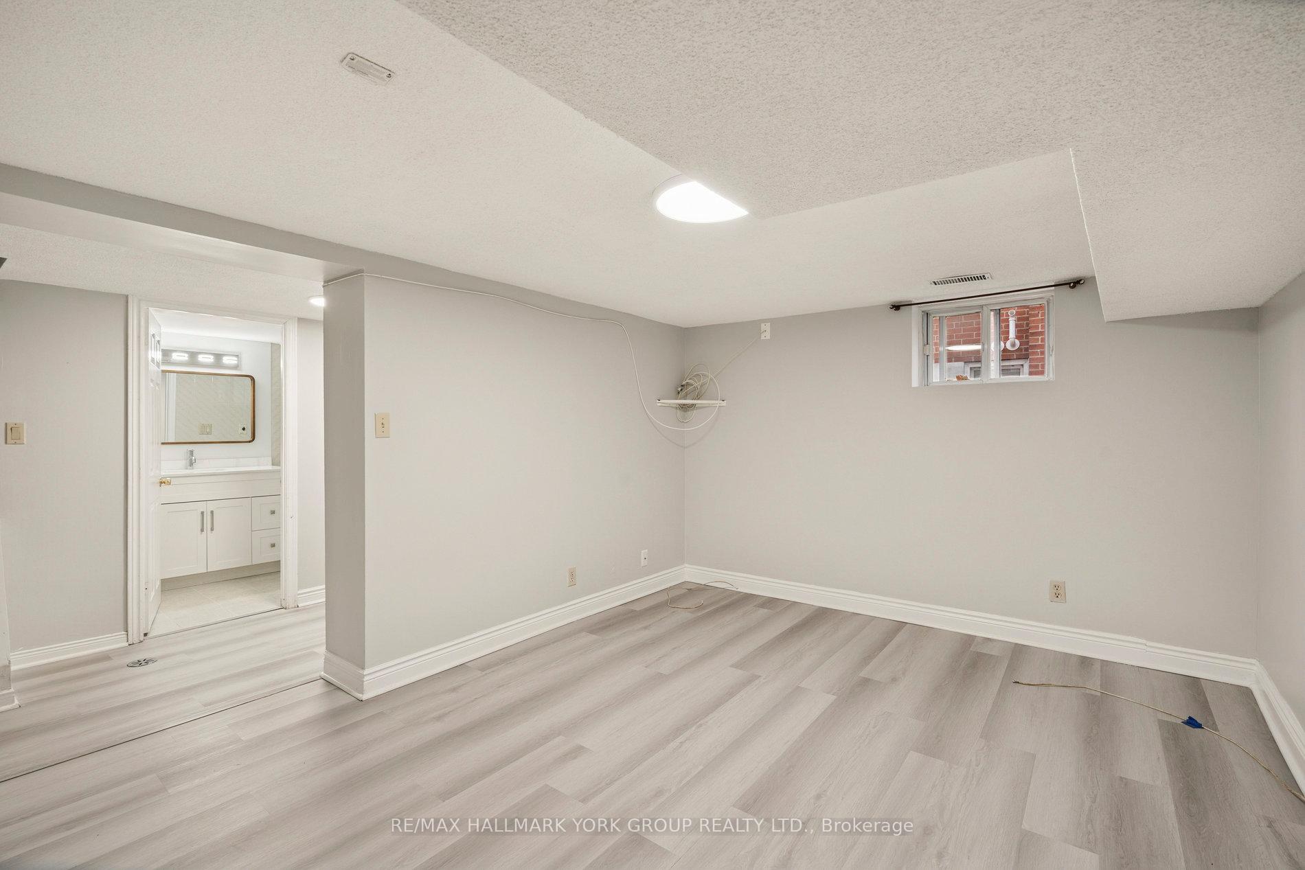211 Maplehurst Avenue, Toronto, ON M2N 3C3