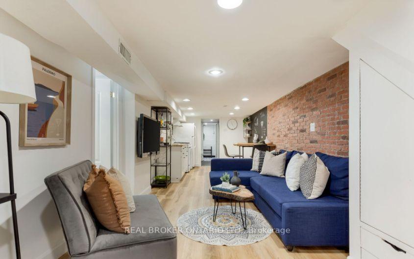 211 Markham Street, Toronto, ON M6J 2G7
