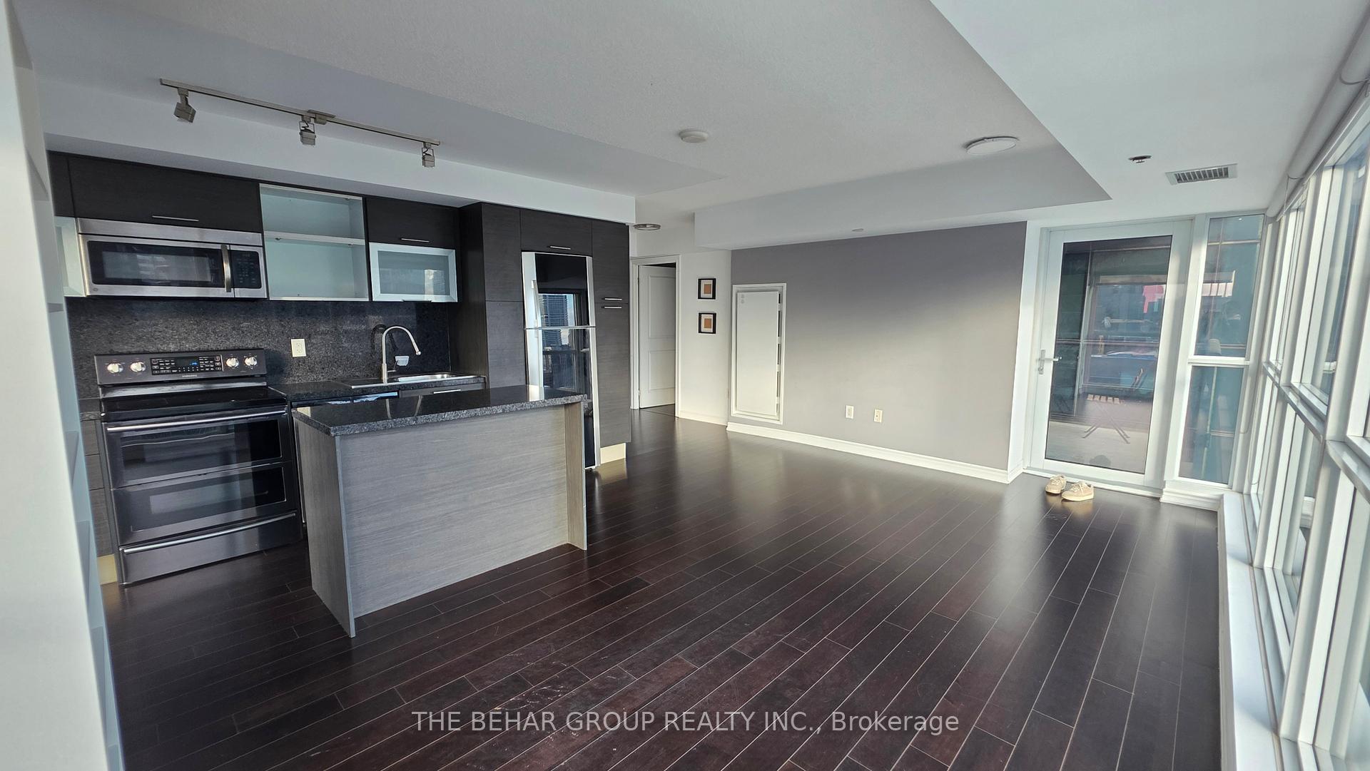 2110 - 386 Yonge Street, Toronto, ON M5B 0A5