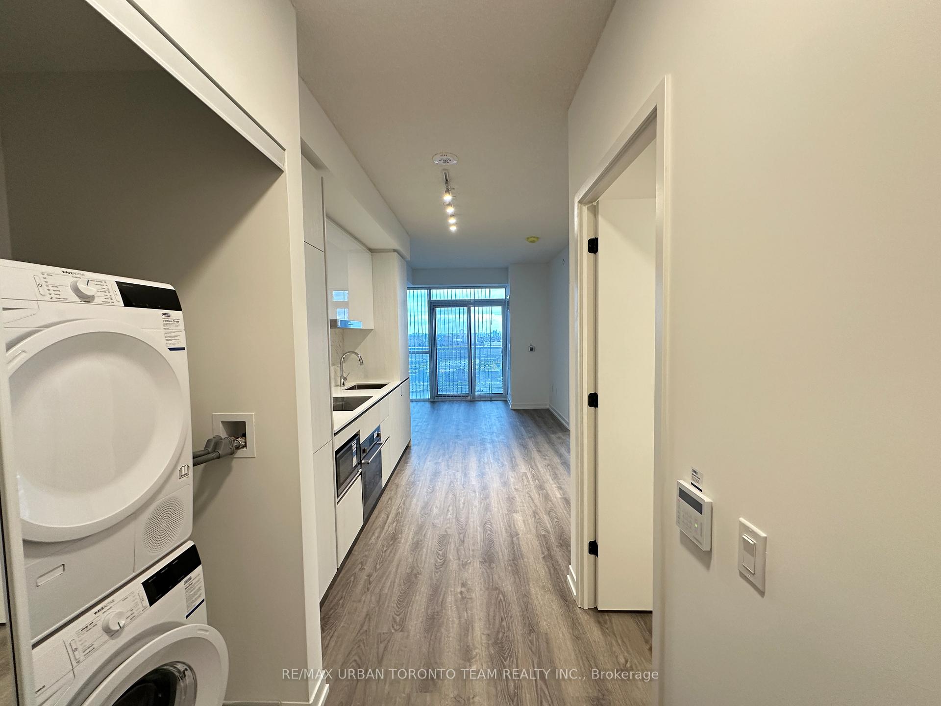 2111 - 8 Interchange Way, Vaughan, ON L4K 5Z7