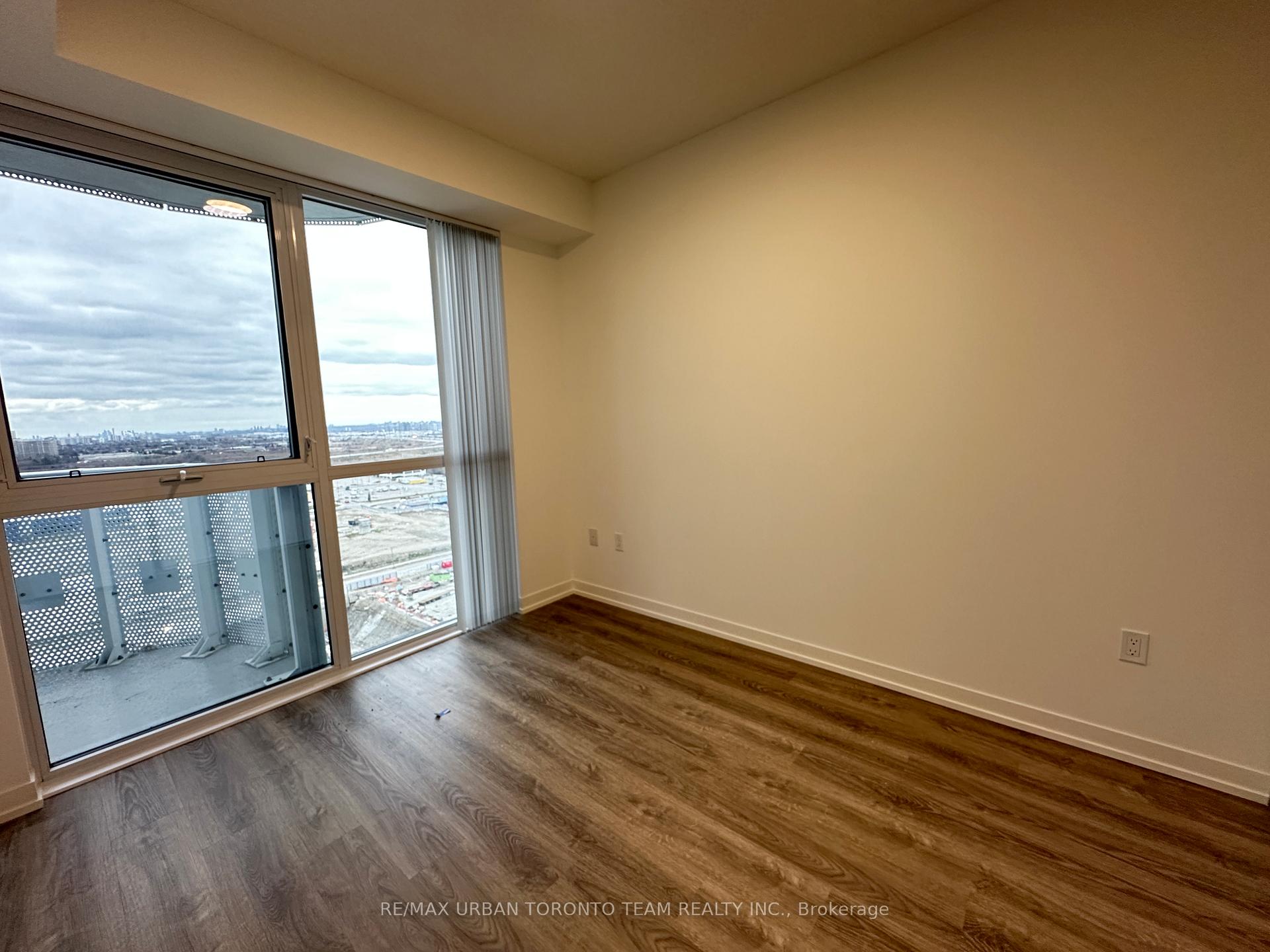 2111 - 8 Interchange Way, Vaughan, ON L4K 5Z7