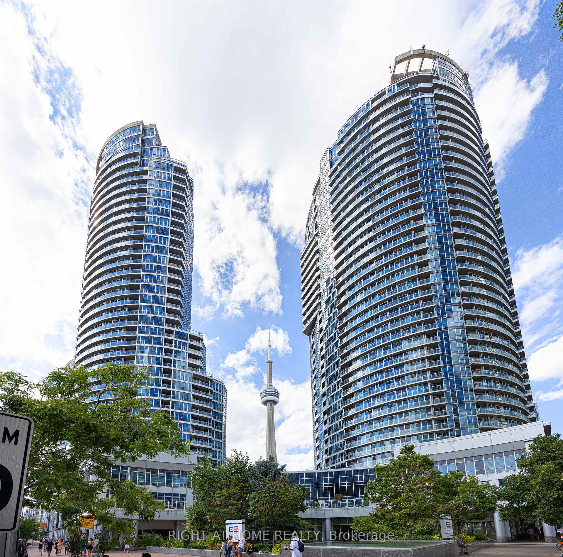 2113 - 208 Queens Quay W, Toronto, ON M5J 1A7
