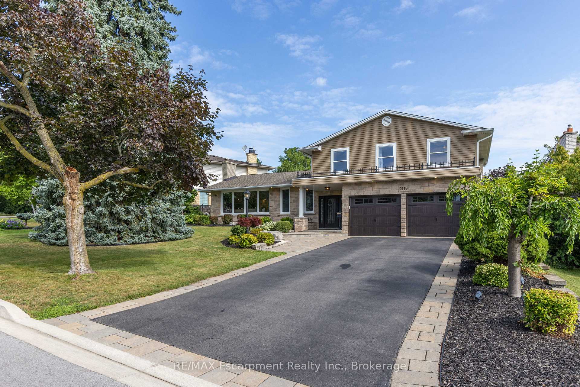 2119 Agincourt Crescent, Burlington, ON L7P 1P3