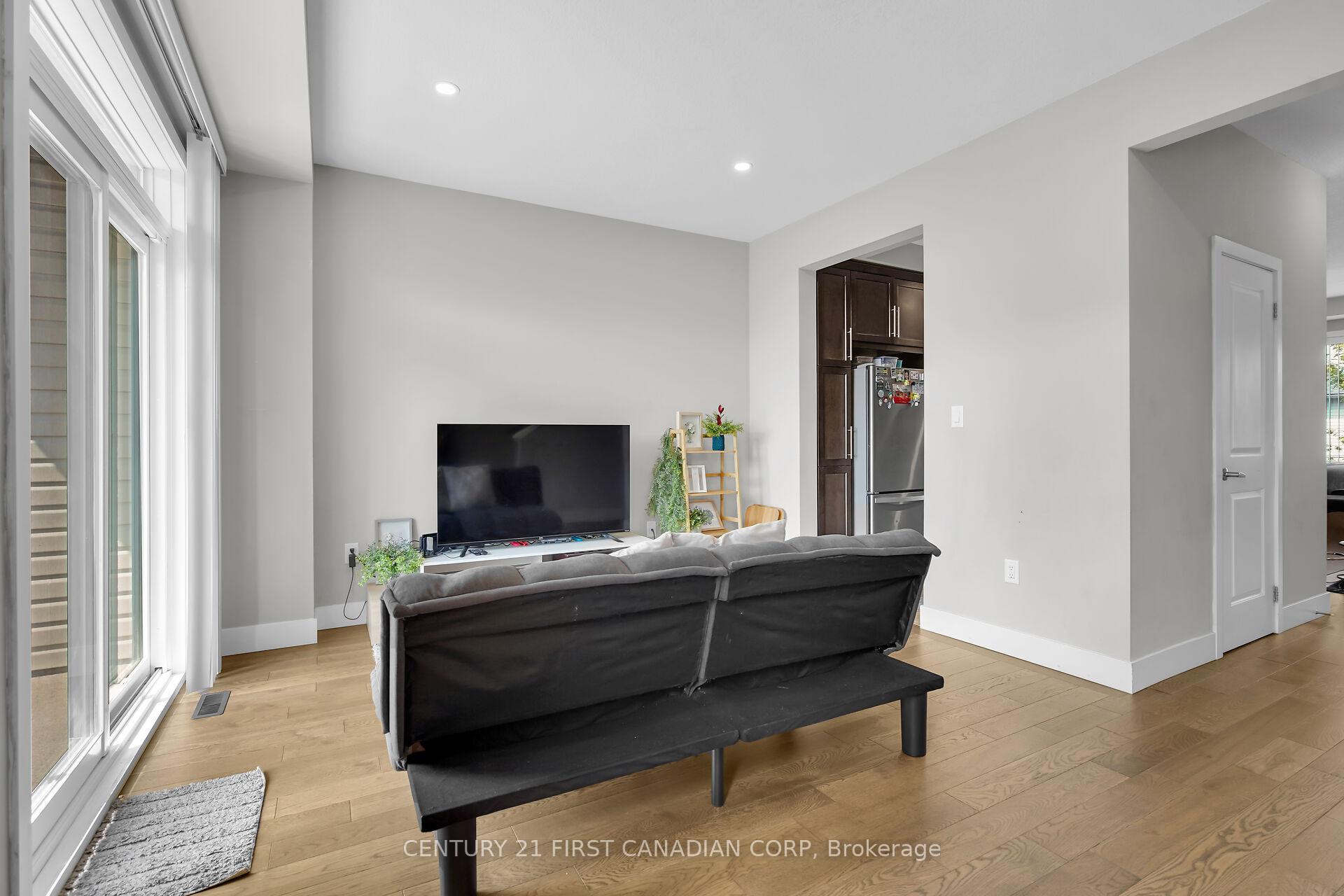 212 - 1960 Dalmagarry Road, London North, ON N6G 0T8