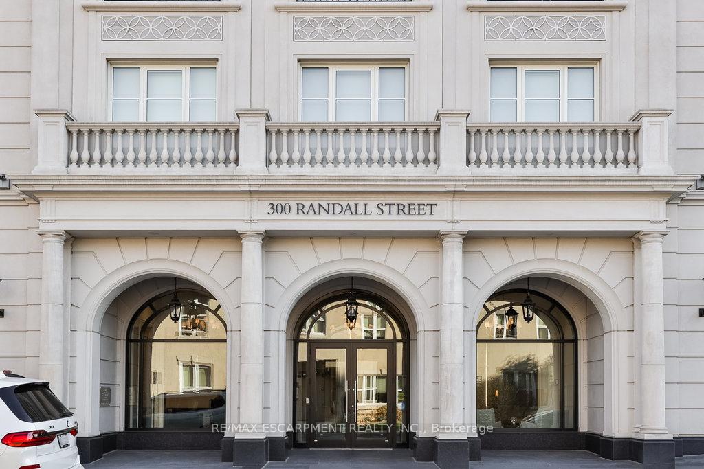 212 - 300 Randall Street, Oakville, ON L6J 3G4