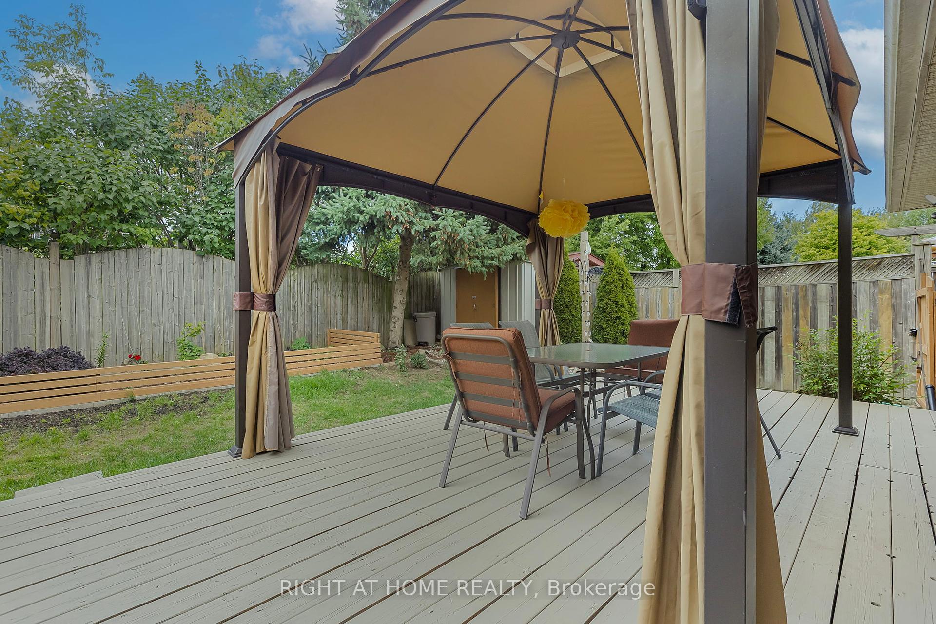 212 Holbeach Crescent, Waterloo, ON N2J 4Y4