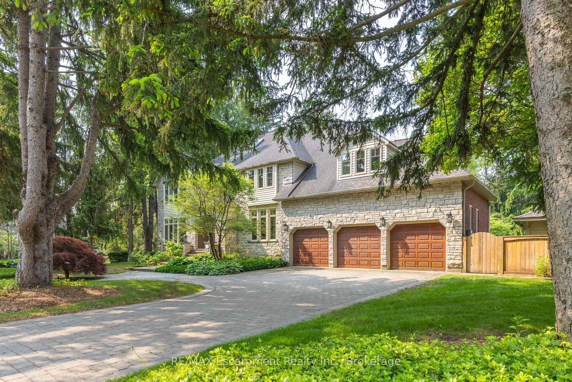 212 Poplar Drive, Oakville, ON L6J 4C8