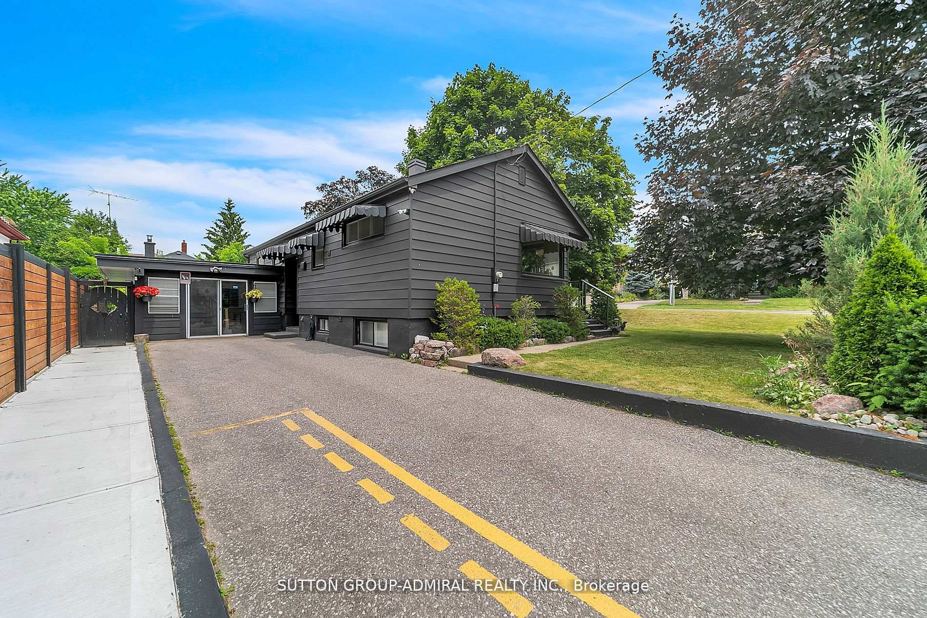 212 St. Peter Street, Whitby, ON L1N 1J3