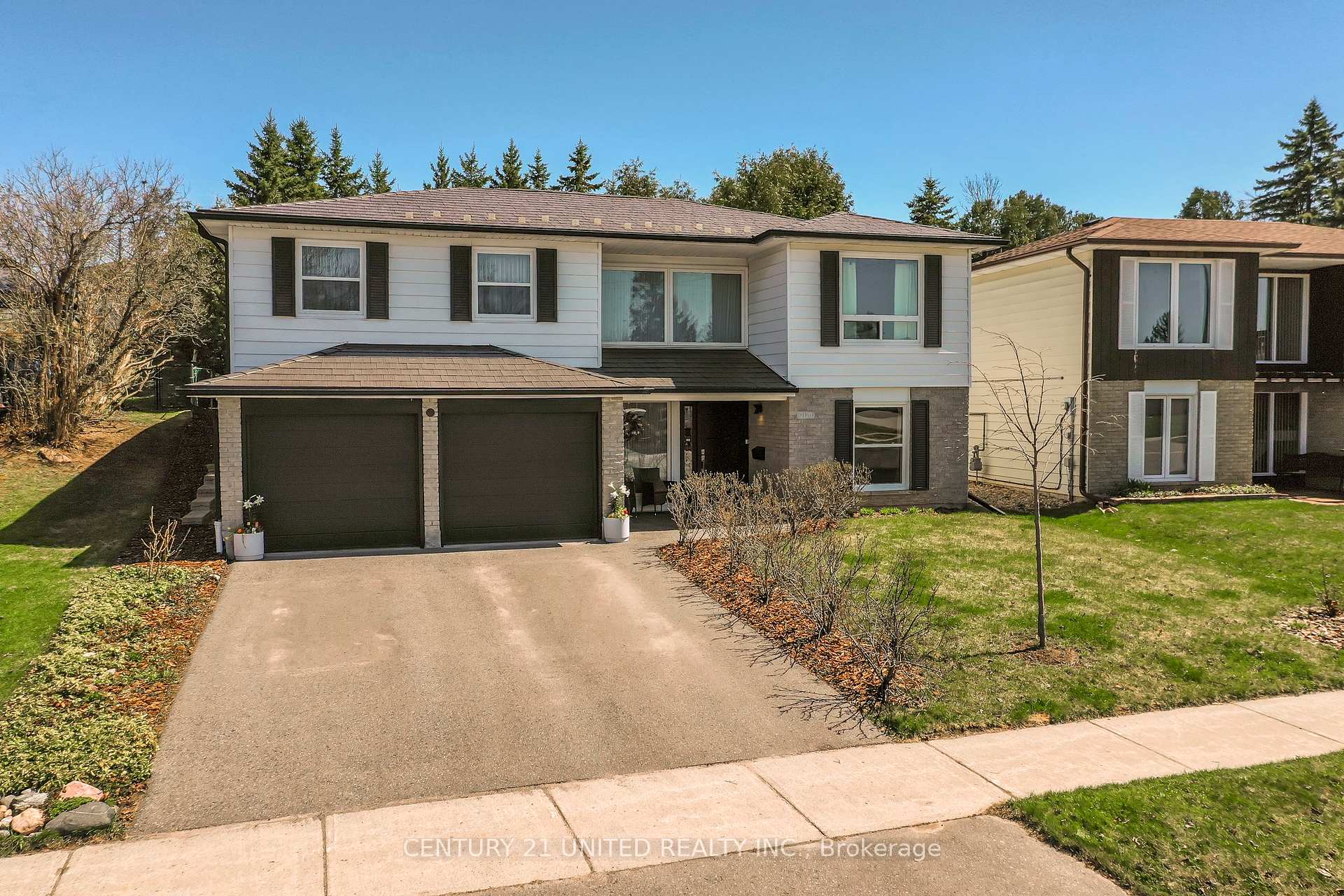 2120 Meadowview Road, Peterborough East, ON K9L 1S4