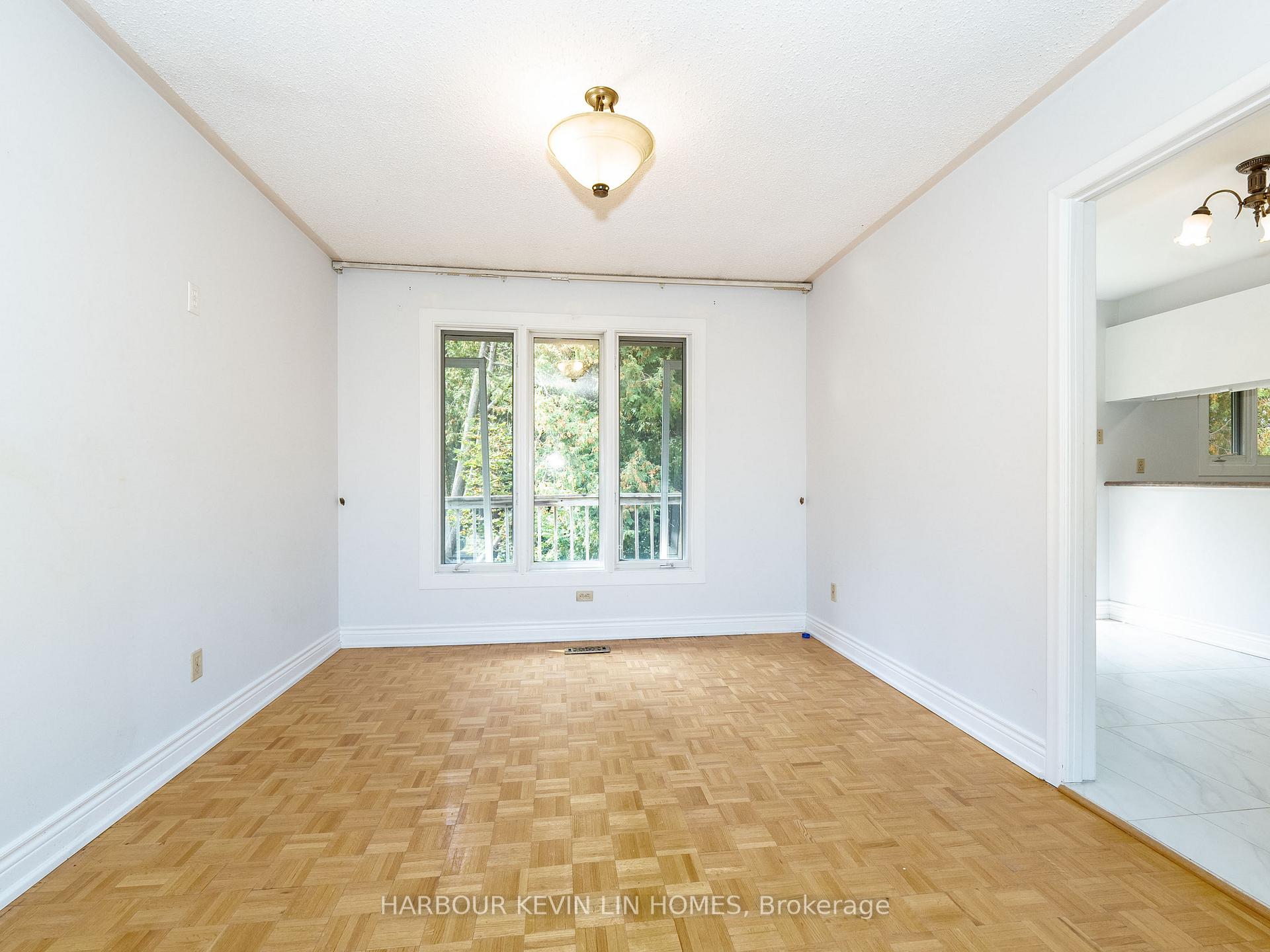 213 Murray Drive, Aurora, ON L4G 2E1