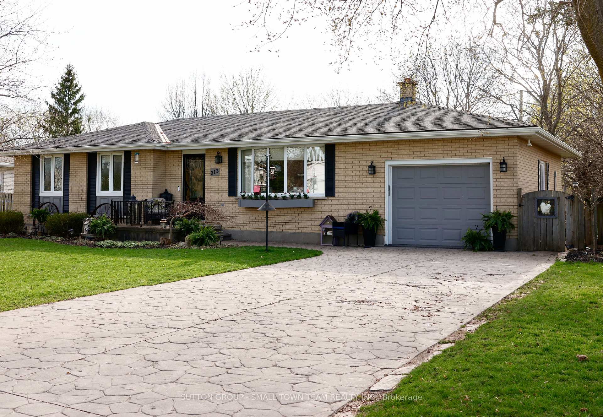 213 Pryde Boulevard, South Huron, ON N0M 1S1