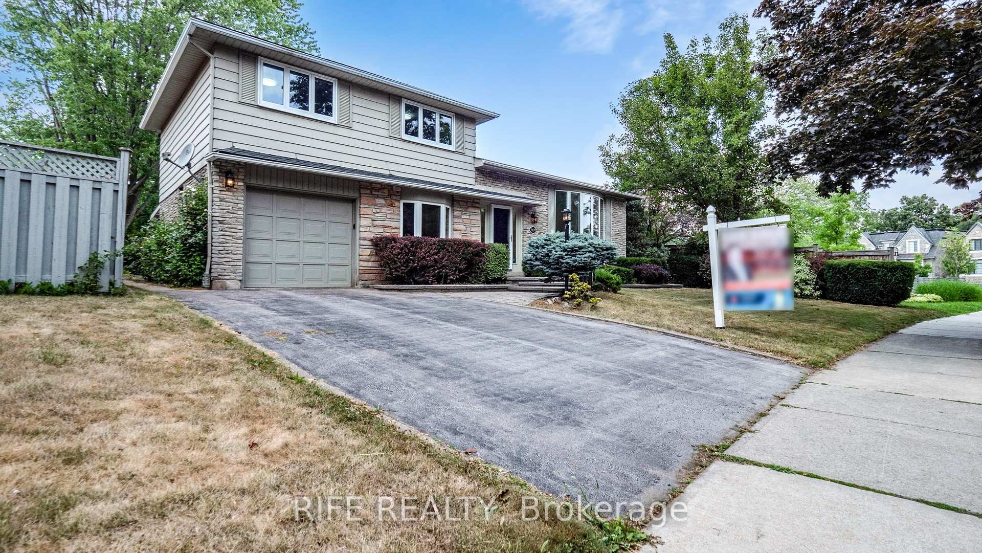 2137 Hixon Street, Oakville, ON L6L 1T3