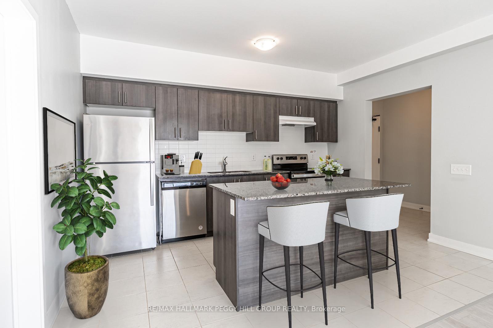 215 - 4 Spice Way, Barrie, ON L9J 0M2