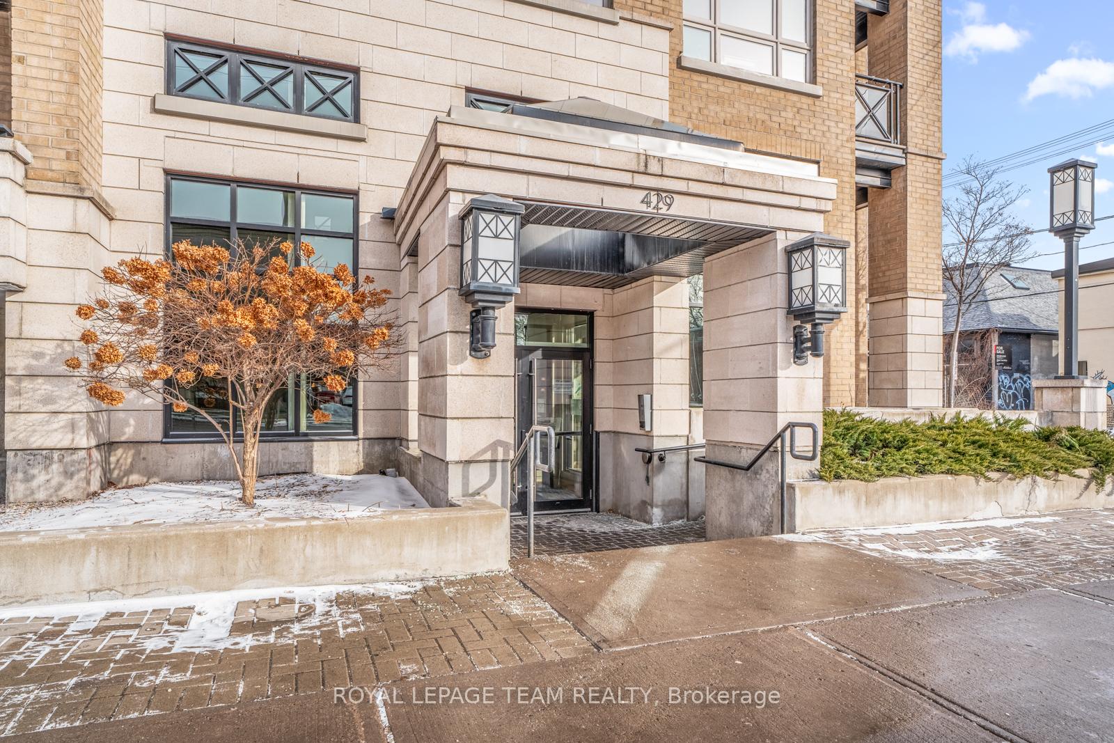 215 - 429 Kent Street, Ottawa Centre, ON K2P 1B5
