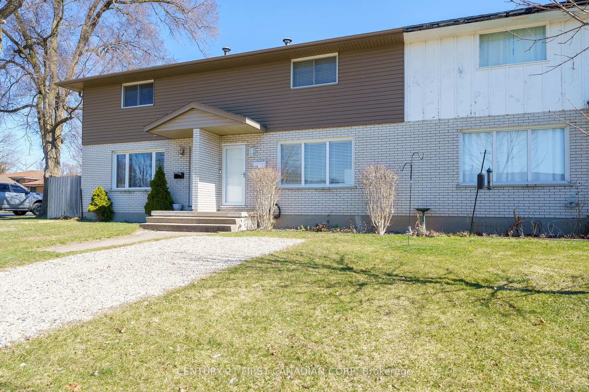 215 Beattie Street, Strathroy-Caradoc, ON N7G 2X3