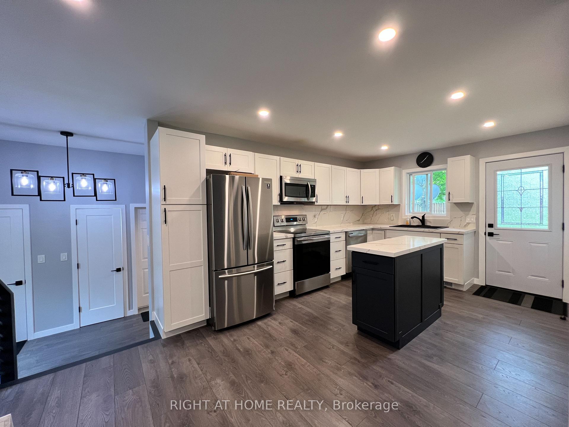 215 Wellington Street, Gravenhurst, ON P1P 1B2