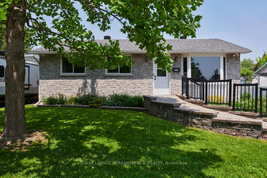 2154 Monson Crescent, Beacon Hill North - South and Area, ON K1J 6A8