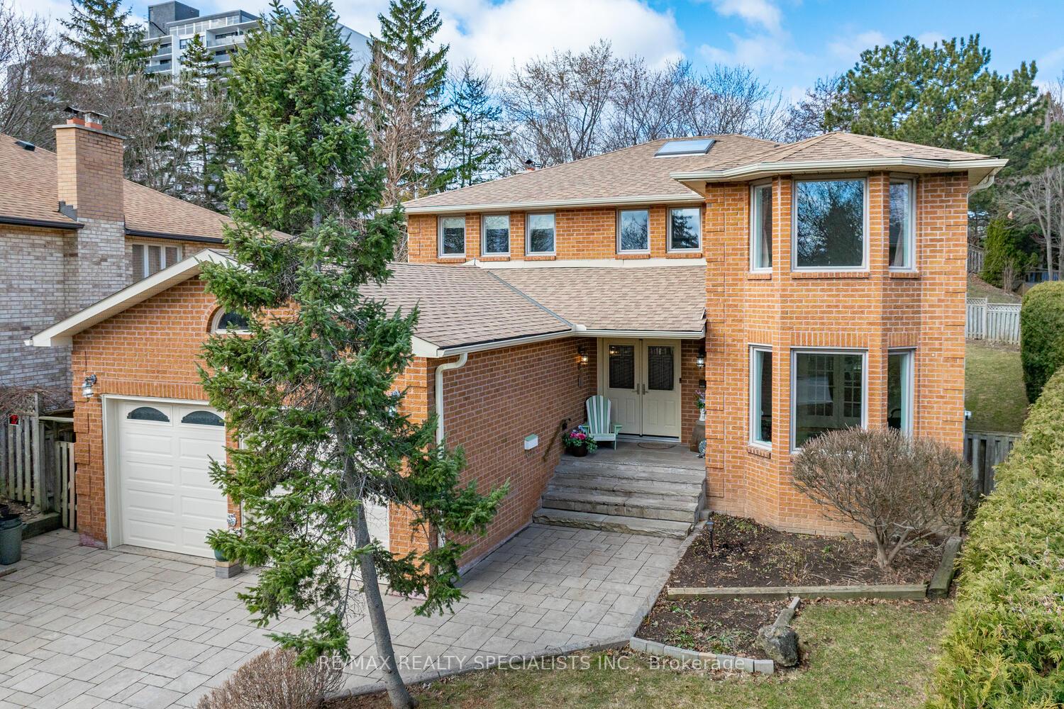 2158 Robin Drive, Mississauga, ON L5K 1S6