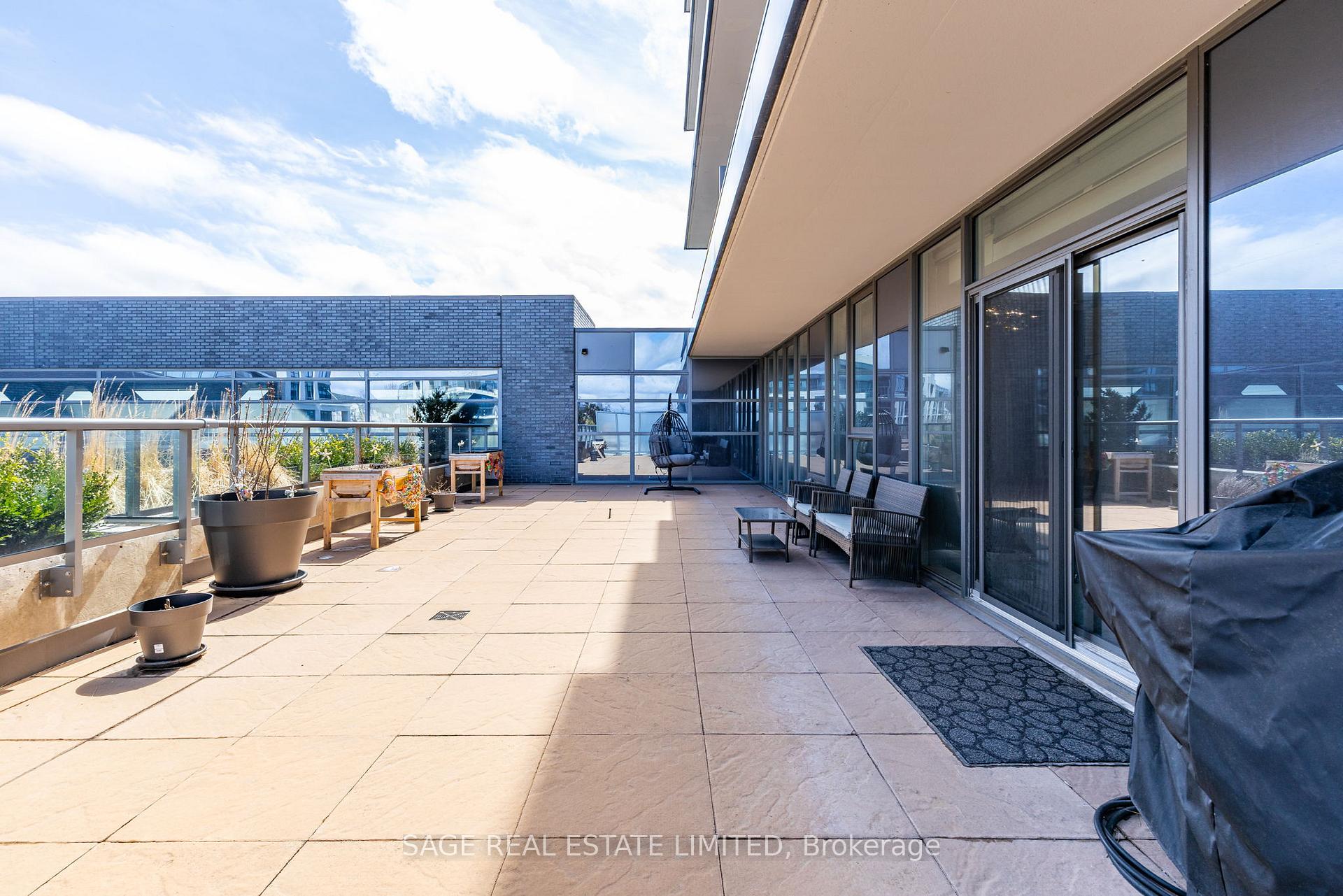 216 - 10 Gatineau Drive, Vaughan, ON L4J 0L2