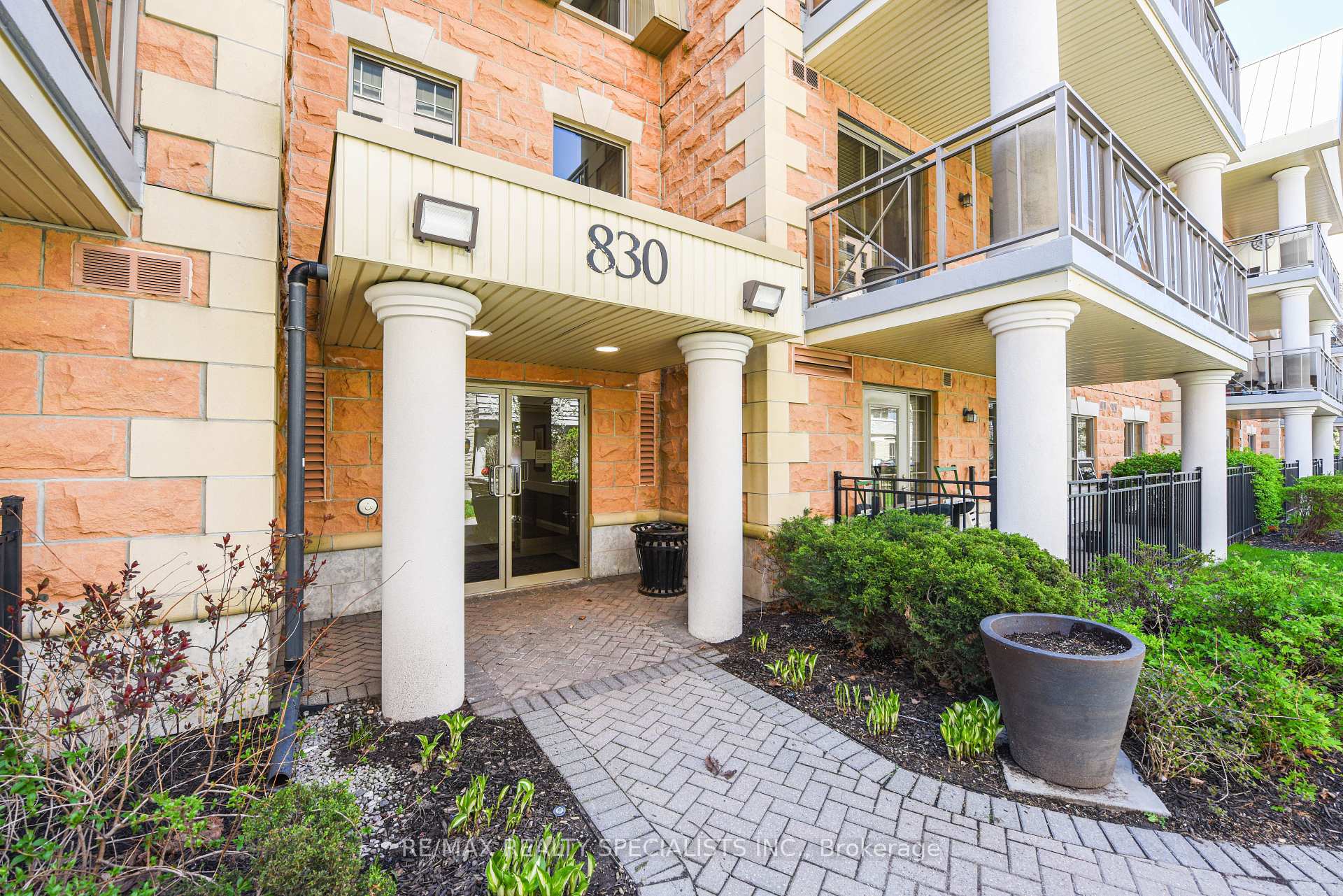 216 - 830 Scollard Court, Mississauga, ON L5V 0A2