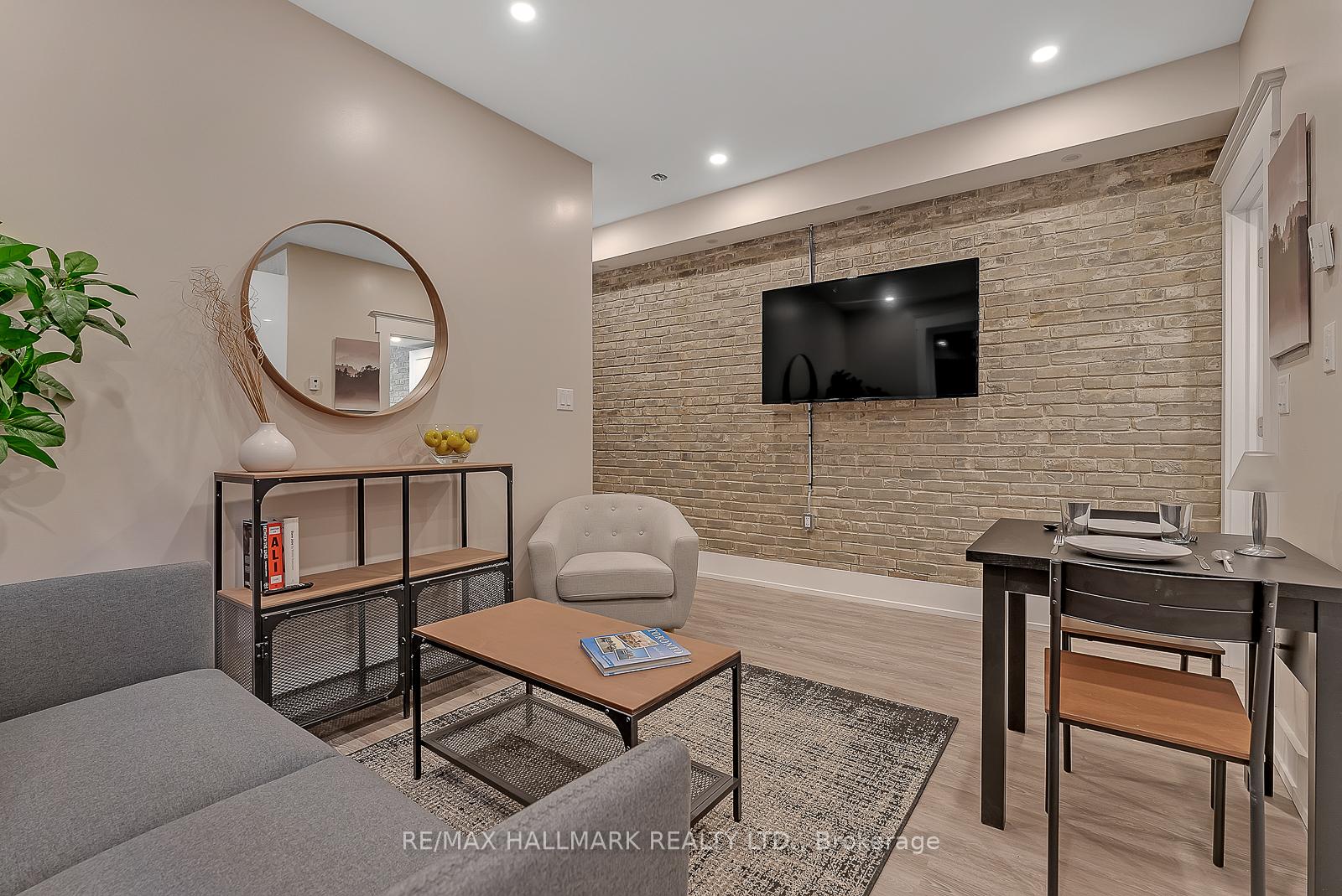 1 - 216 Seaton Street, Toronto, ON M5A 2T4