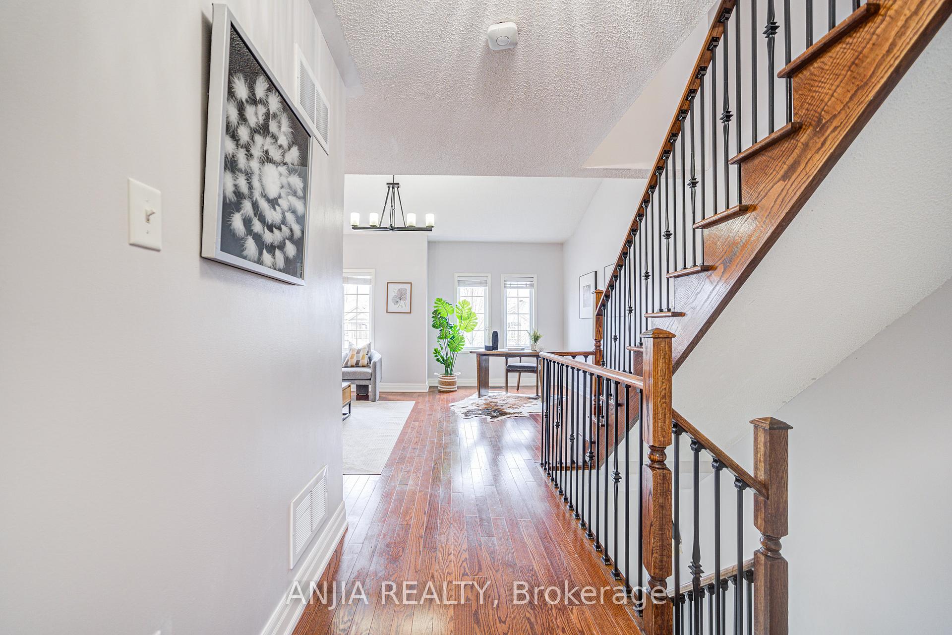 216 Zokol Drive, Aurora, ON L4G 0B8