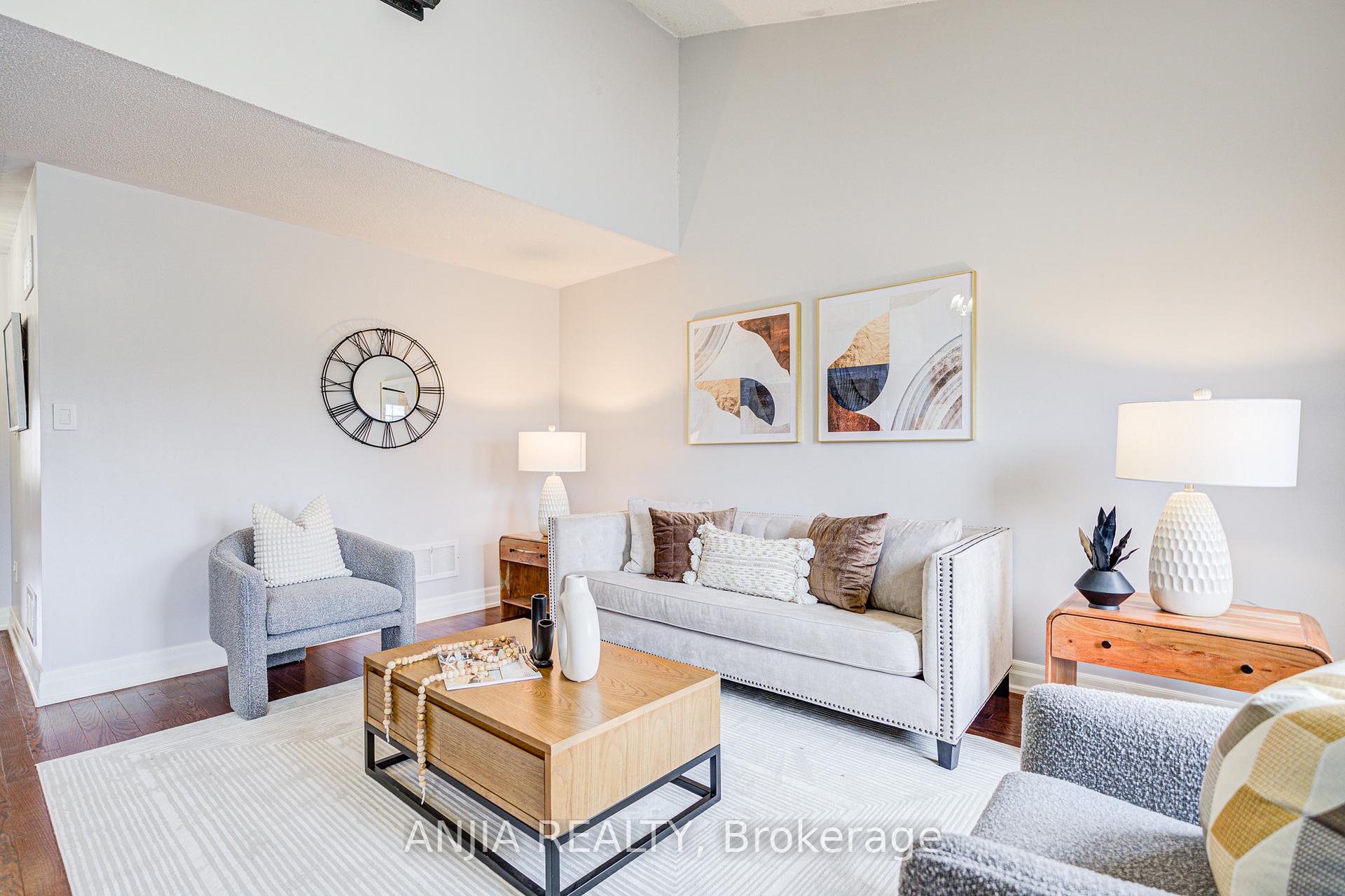 216 Zokol Drive, Aurora, ON L4G 0B8