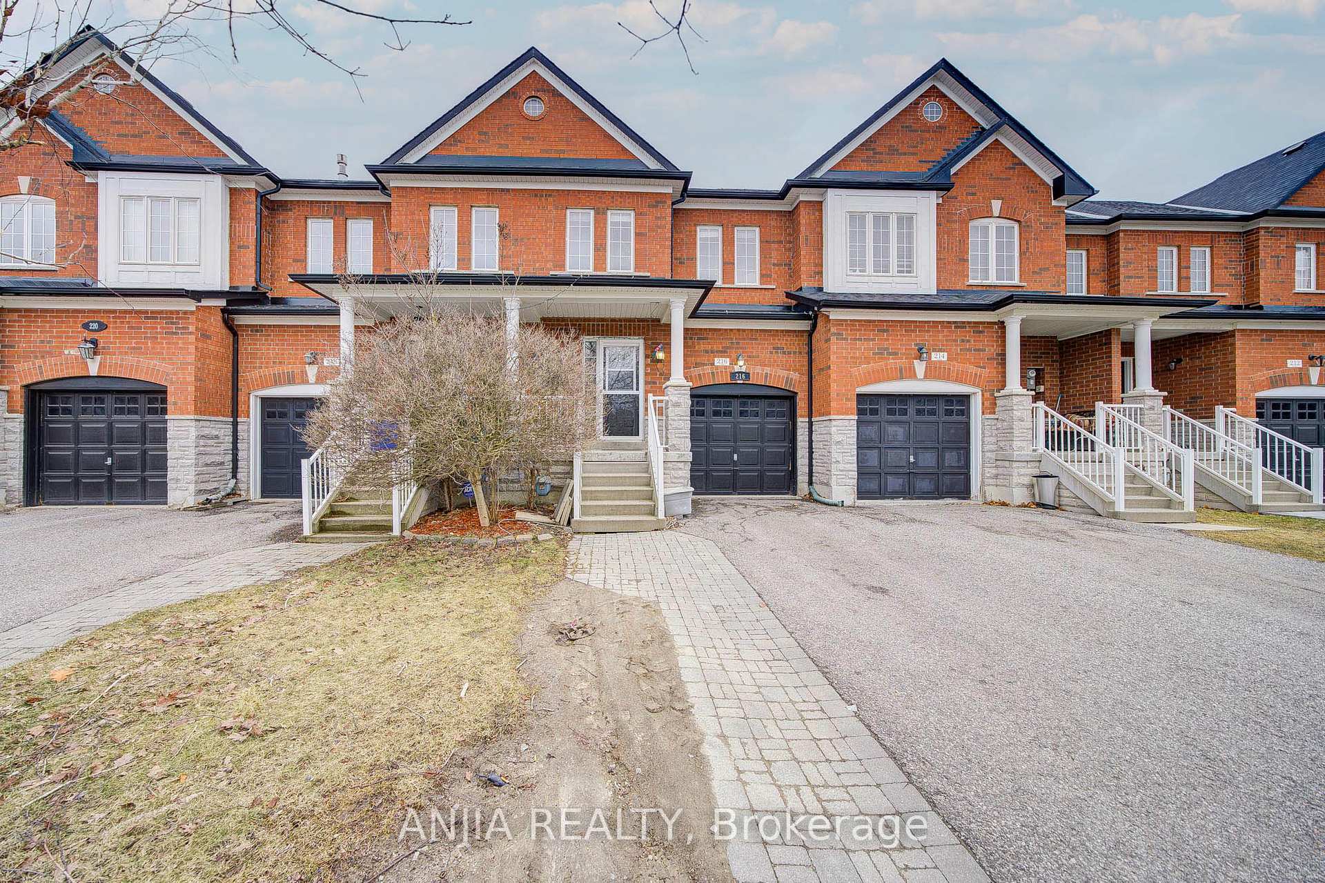 216 Zokol Drive, Aurora, ON L4G 0B8