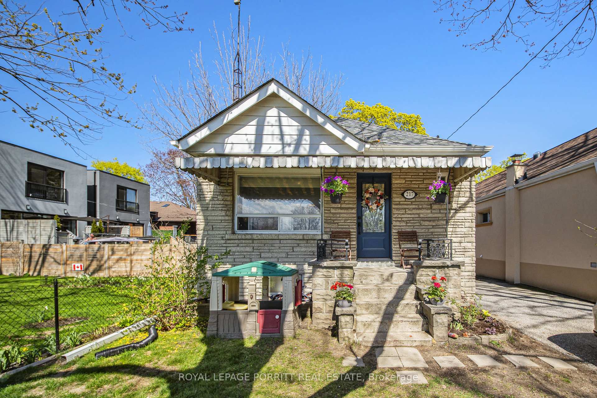 217 Alderbrae Avenue, Toronto, ON M8W 4K4