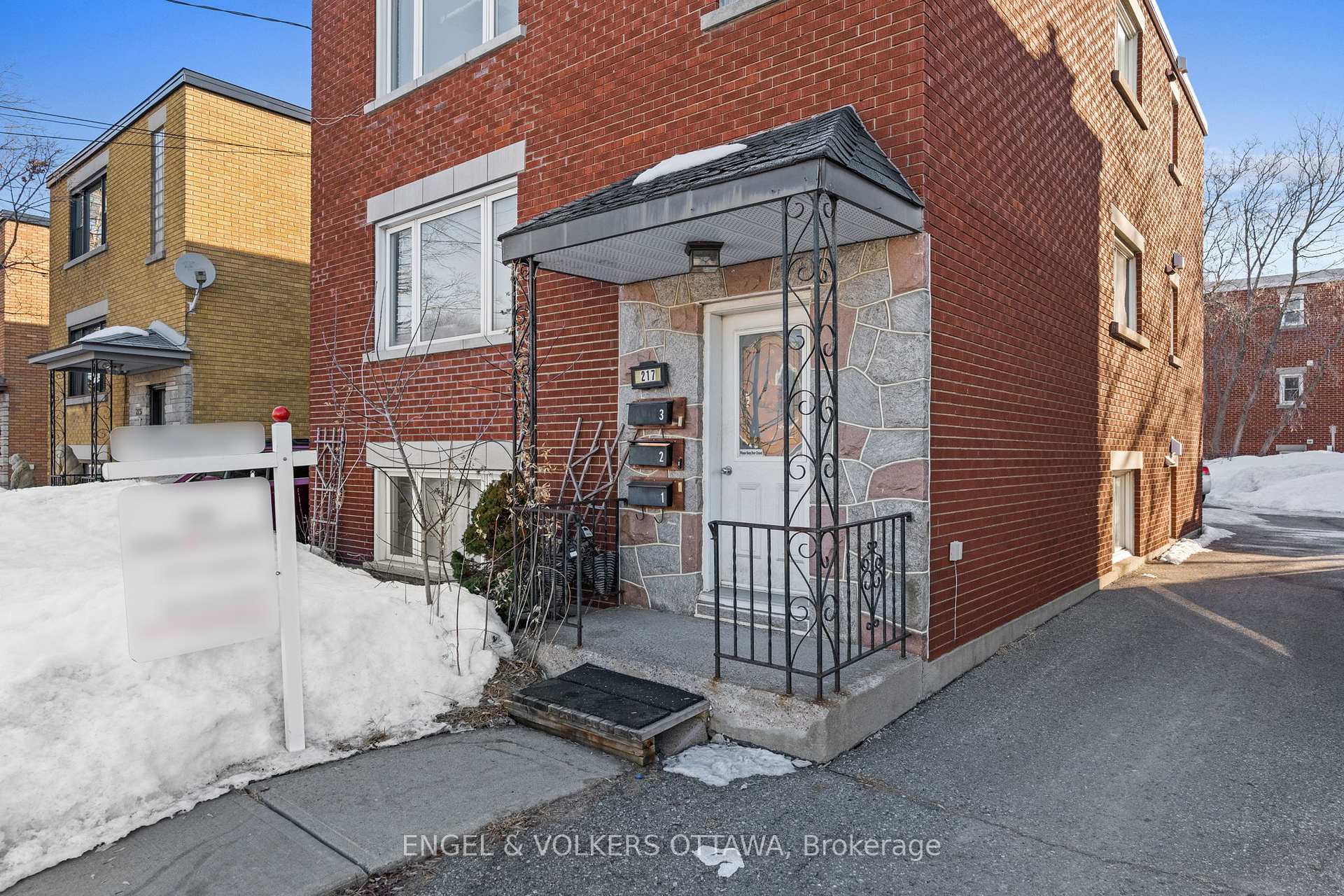 217 GRANVILLE Street, Vanier and Kingsview Park, ON K1L 6Y7
