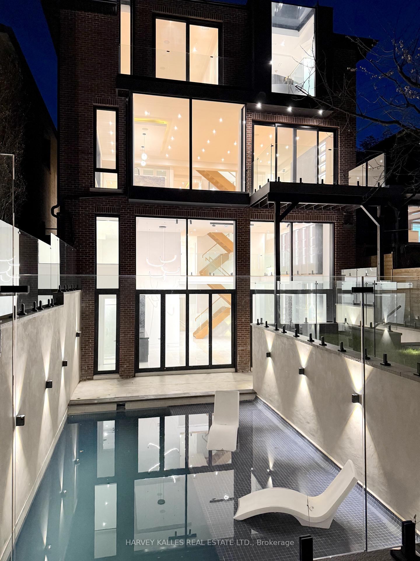 217 Richview Avenue, Toronto, ON M5P 3G2