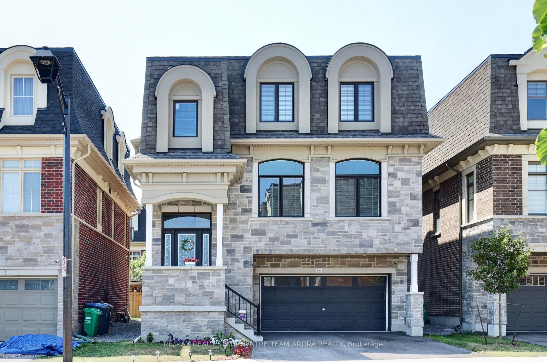 2171 Royal Gala Circle, Mississauga, ON L4Y 1H2
