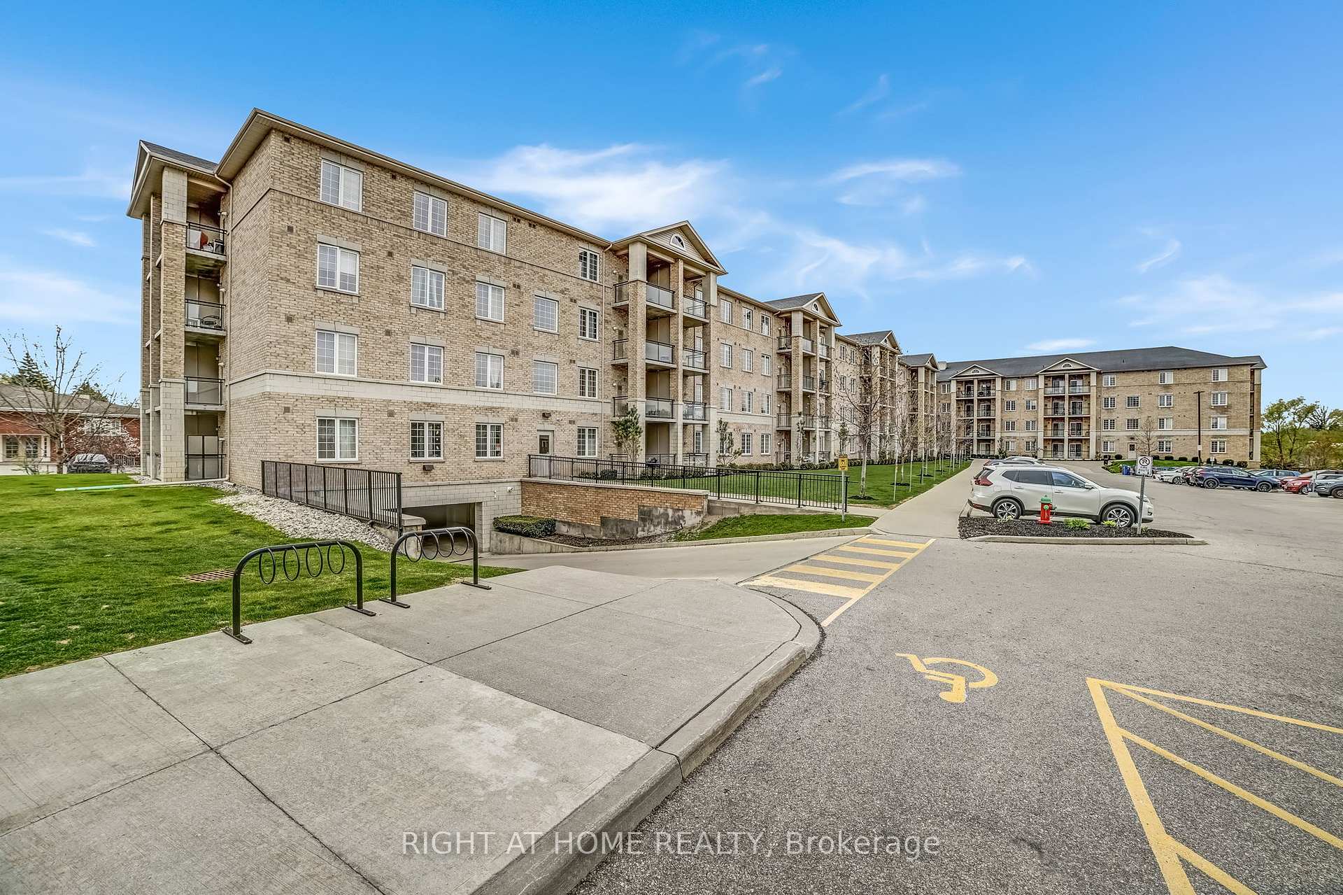 218 - 1077 Gordon Street, Guelph, ON N1L 1H2