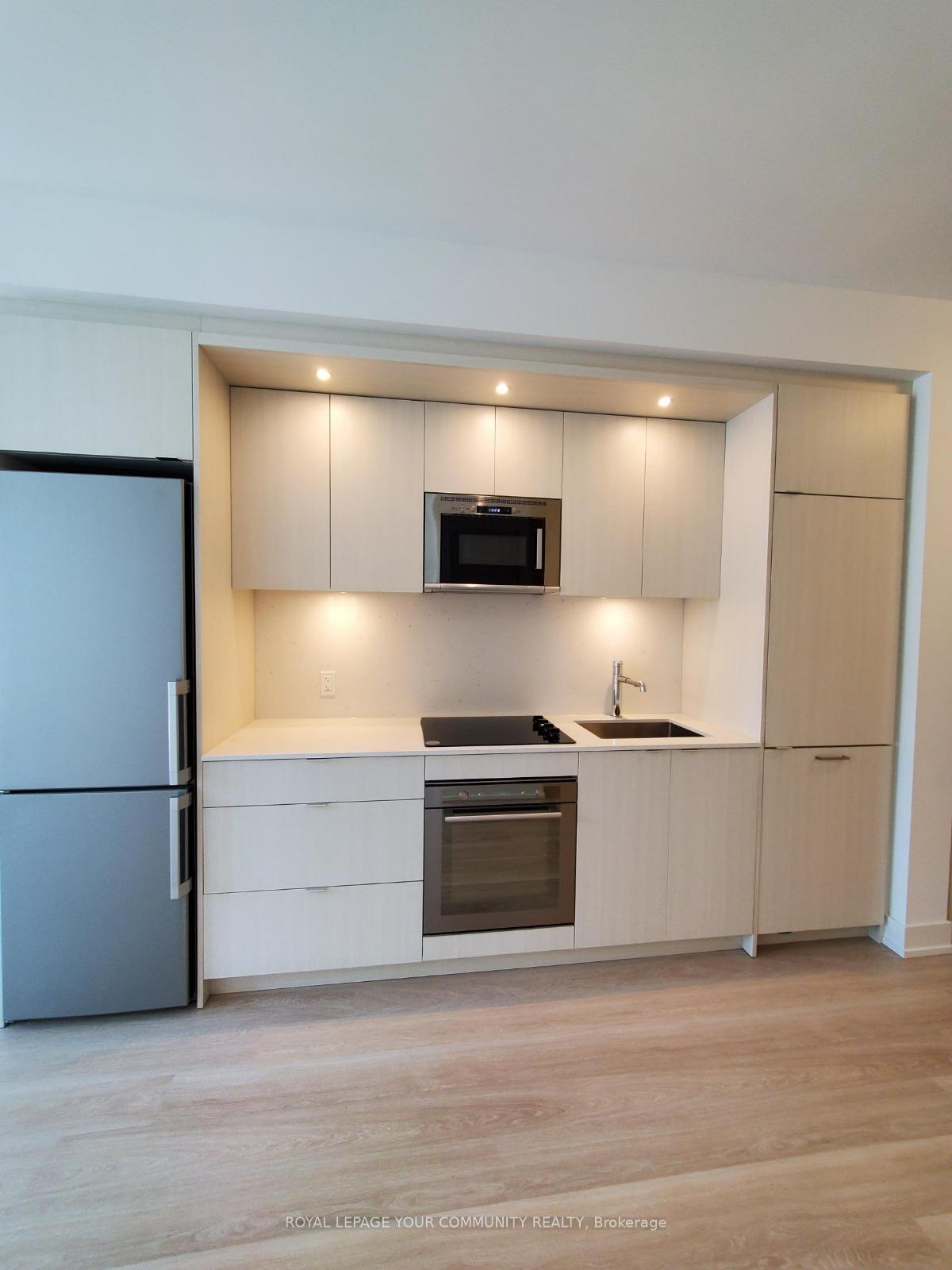 218 - 30 Inn on the Park Drive, Toronto, ON M3C 0P7