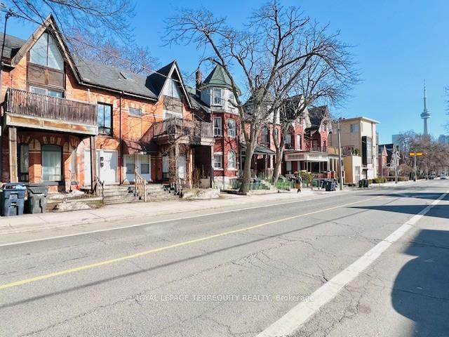 219 Beverley Street, Toronto, ON M5T 1Z4