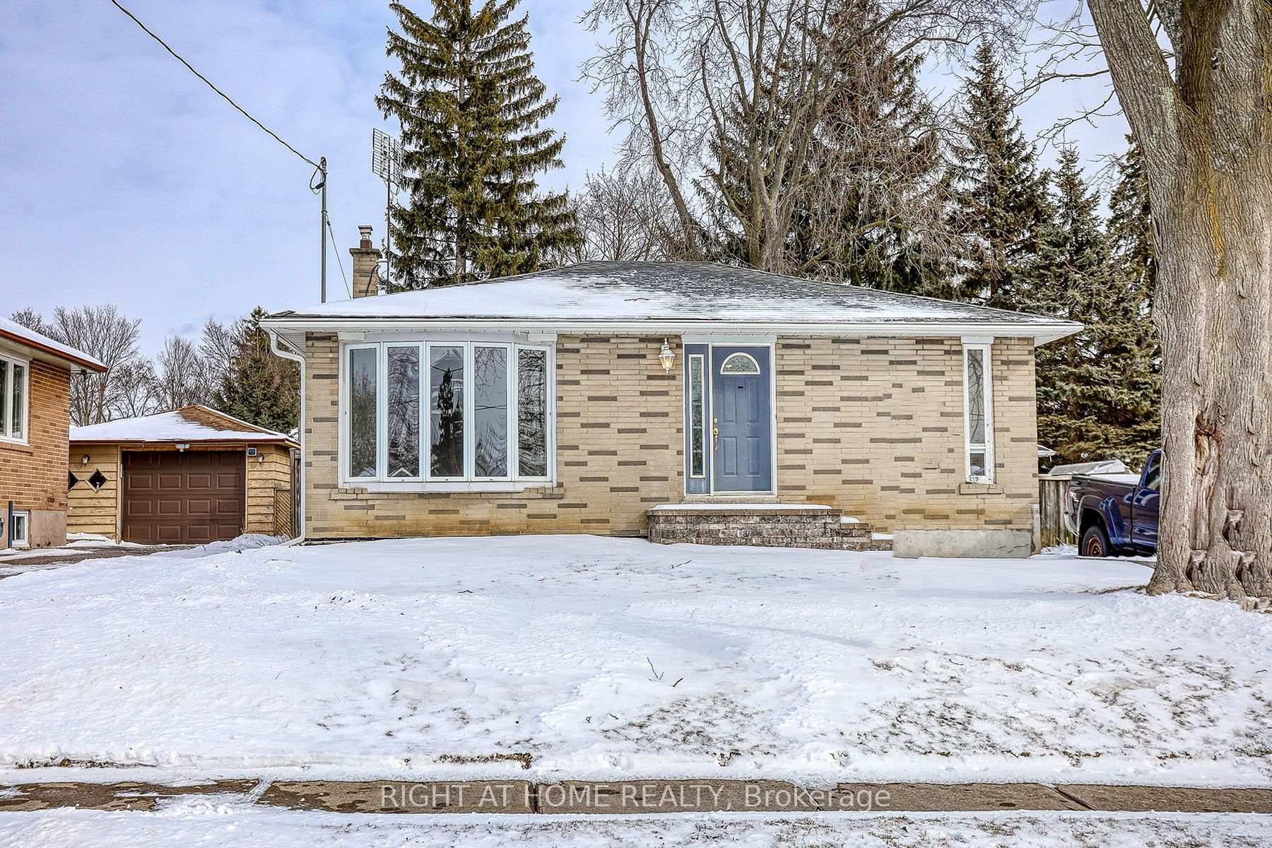 219 Warden Wilson Avenue, Whitby, ON L1N 5L2